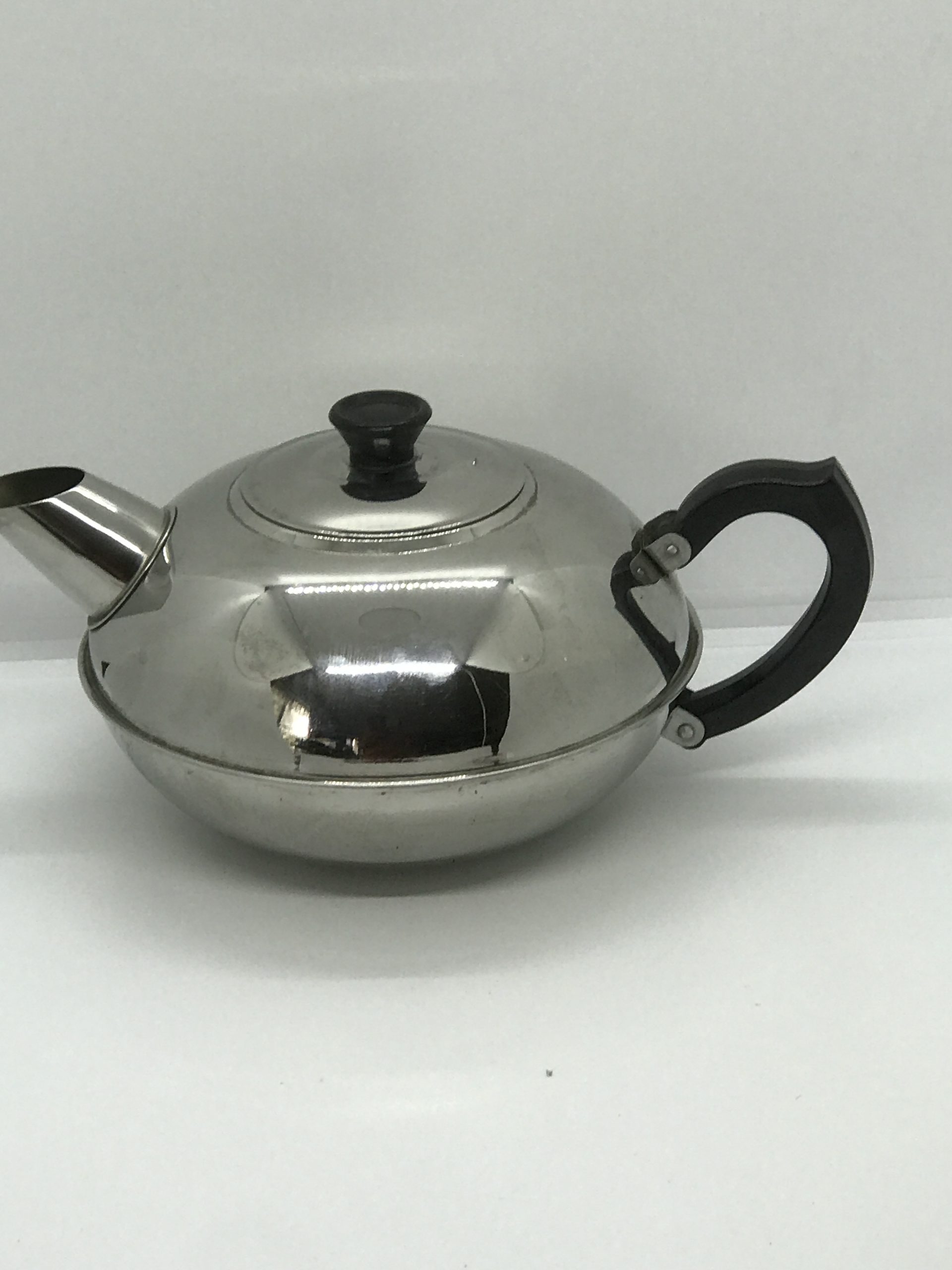 Vintage Chrome Teapot with Bakelite Handle and Knob - Vintage Keepsakes