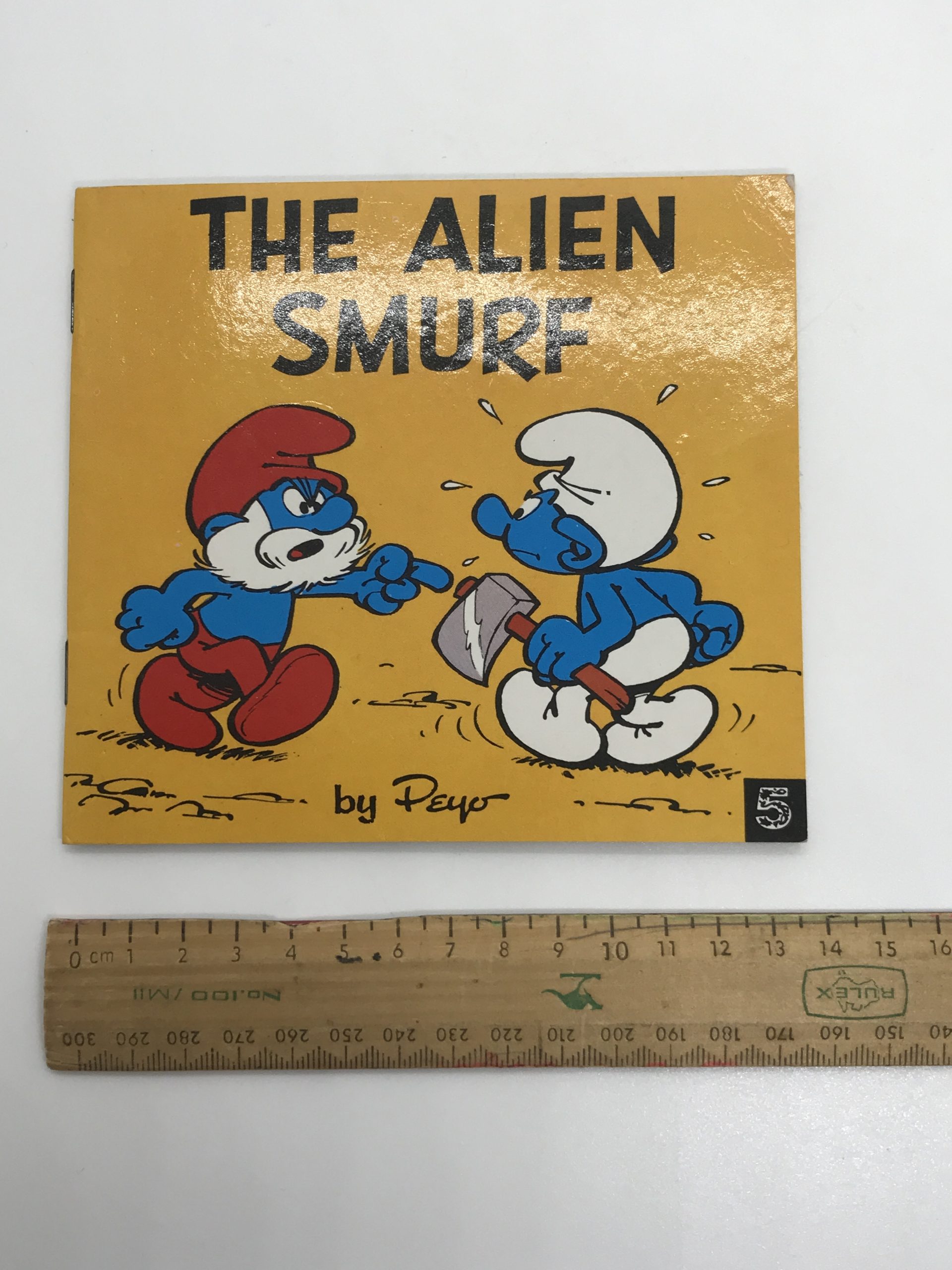 Smurfs Mini Story Book - The Alien Smurf 1981 - Vintage Keepsakes