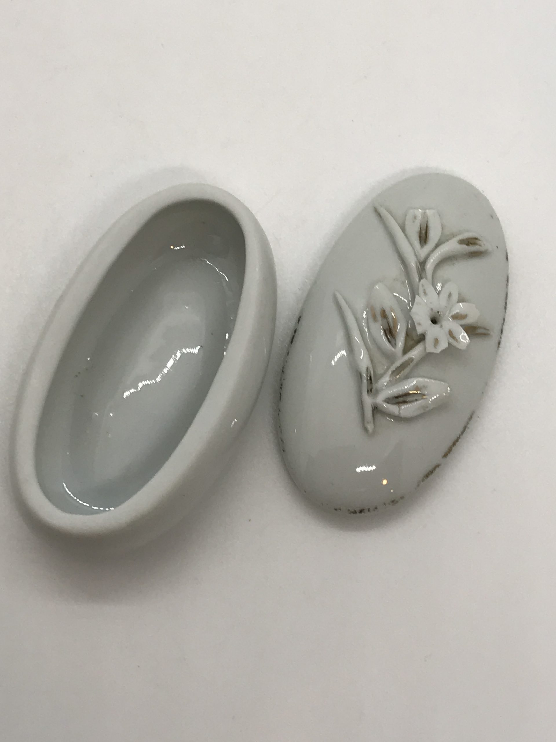 Small Capodimonte Oval Porcelain Lidded Trinket (chipped floral) approx ...