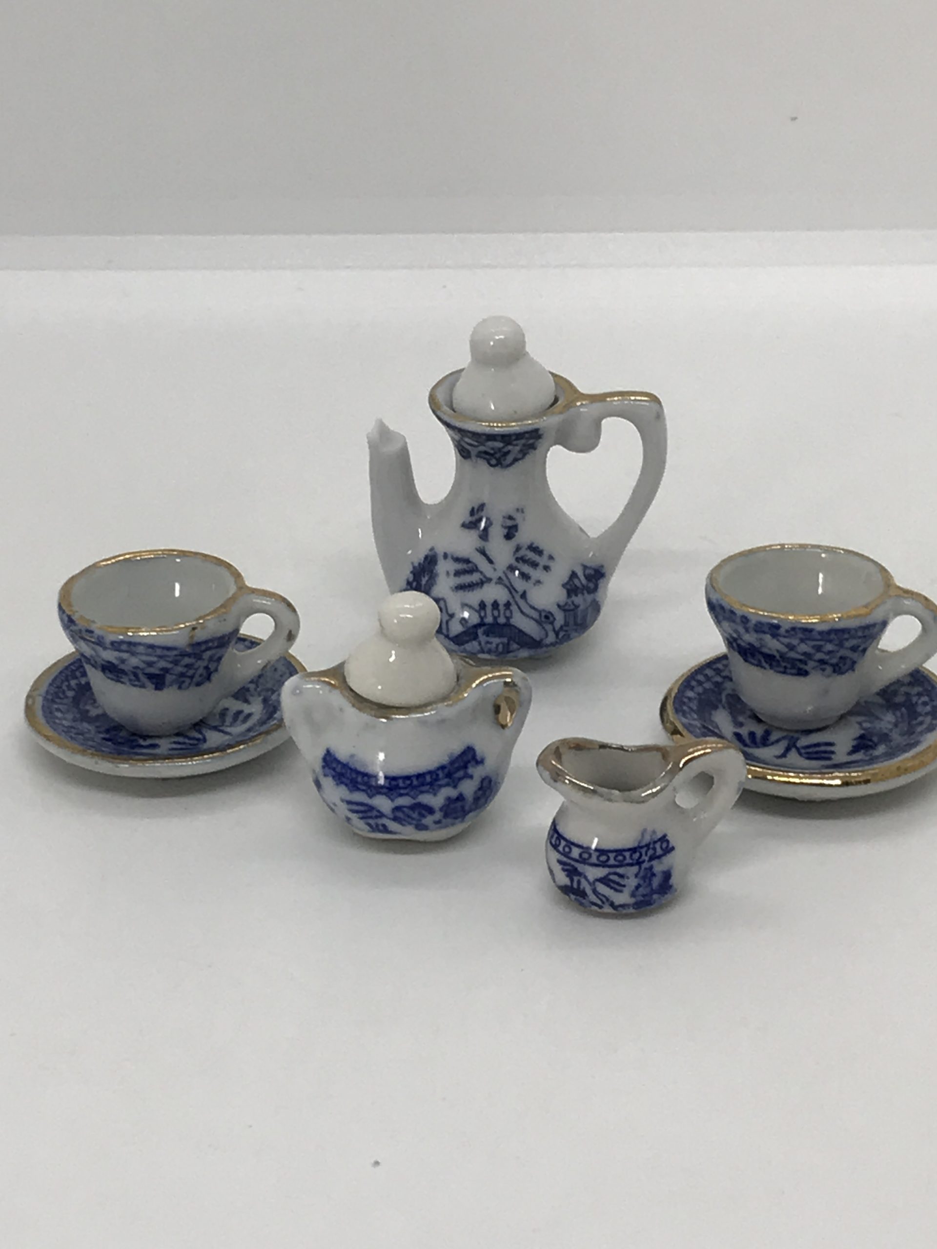 Miniature Tea Set Blue WIllow Pattern (5 piece set) - Vintage Keepsakes