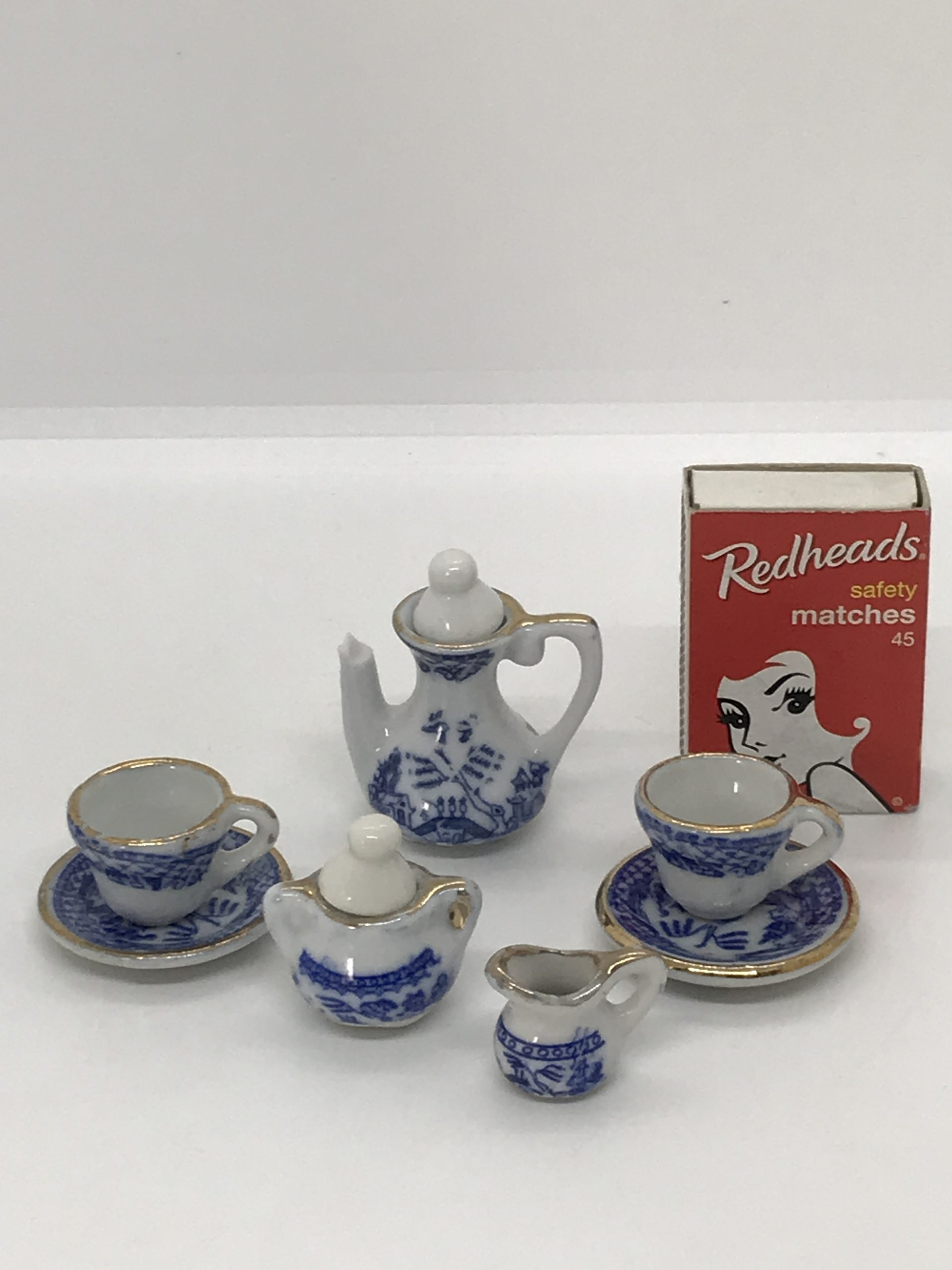Miniature Tea Set Blue WIllow Pattern (5 piece set) - Vintage Keepsakes