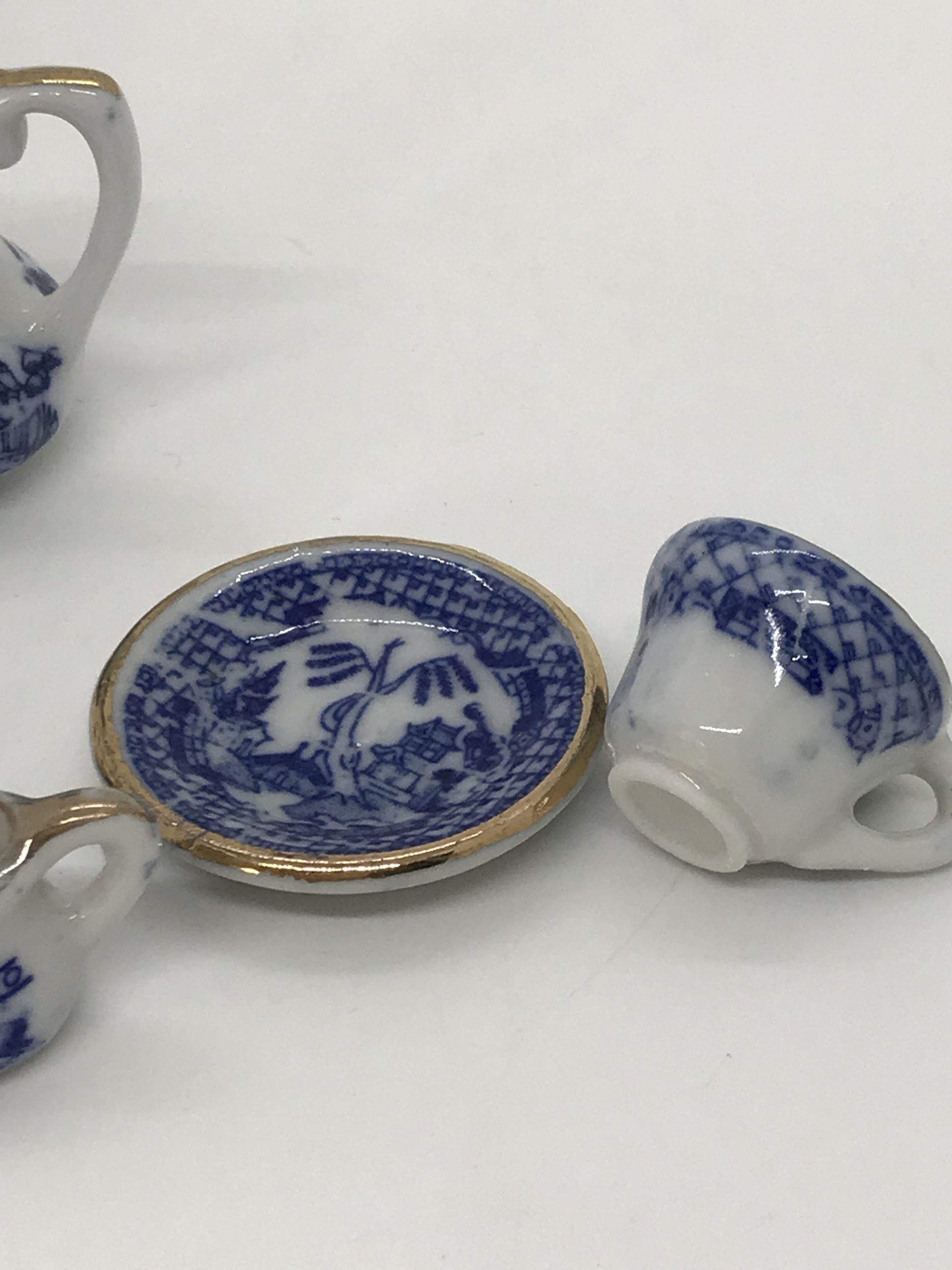 Miniature Tea Set Blue WIllow Pattern (5 piece set) - Vintage Keepsakes