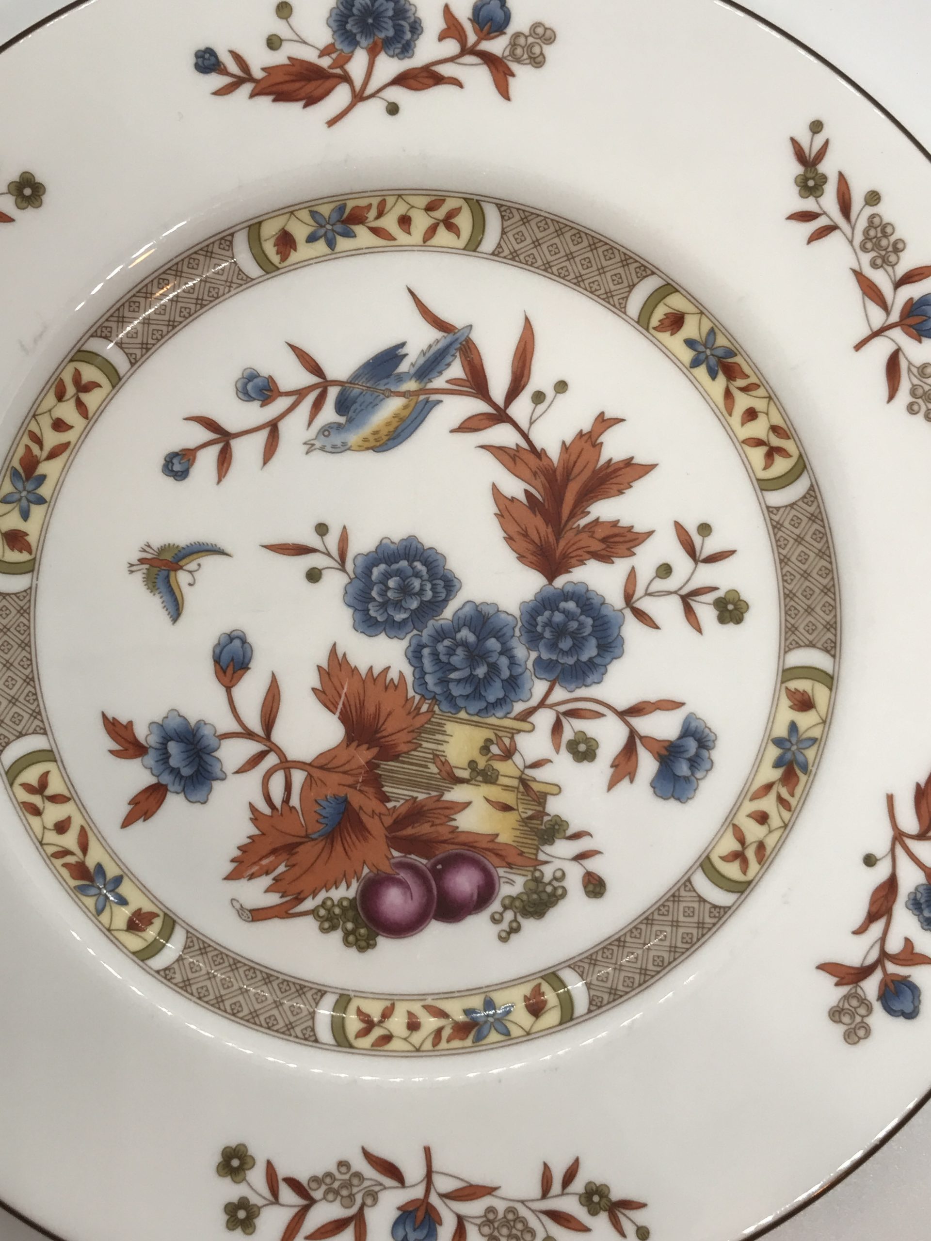 Wedgwood Jamestown Bone China R4613 20cm Entree Plate - Vintage Keepsakes