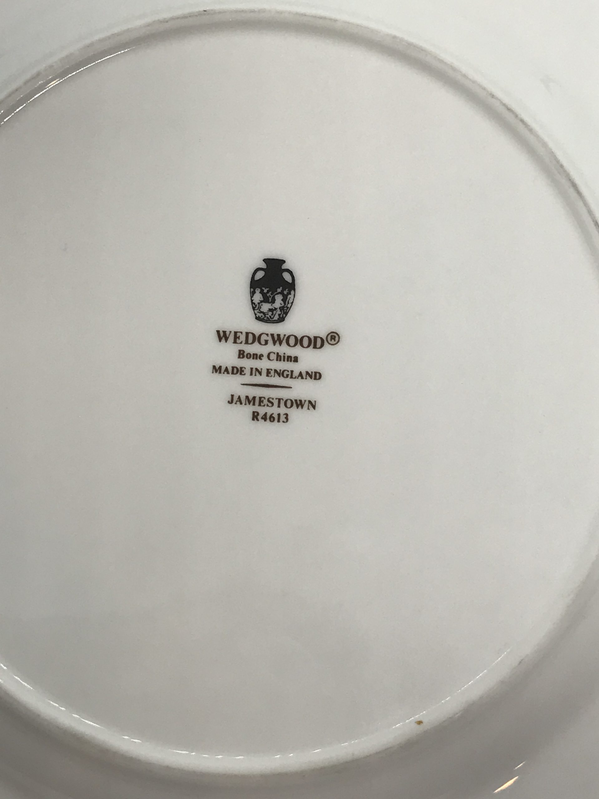 Wedgwood Jamestown Bone China R4613 20cm Entree Plate - Vintage Keepsakes