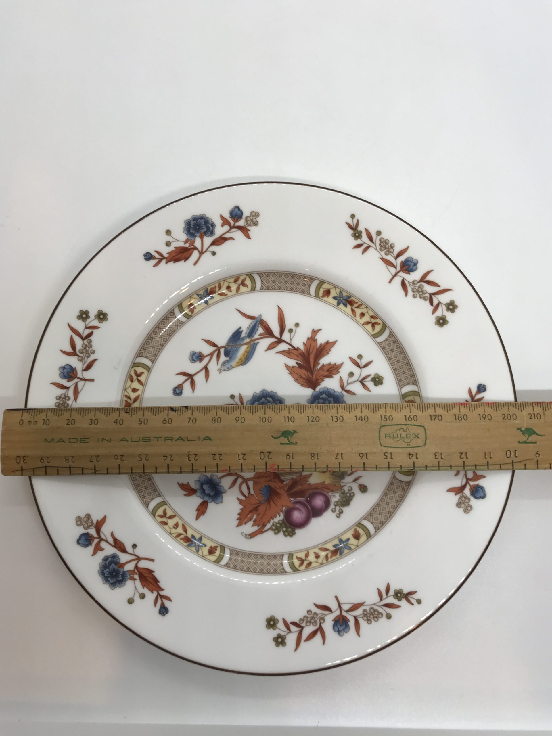 Wedgwood Jamestown Bone China R4613 20cm Entree Plate - Vintage Keepsakes
