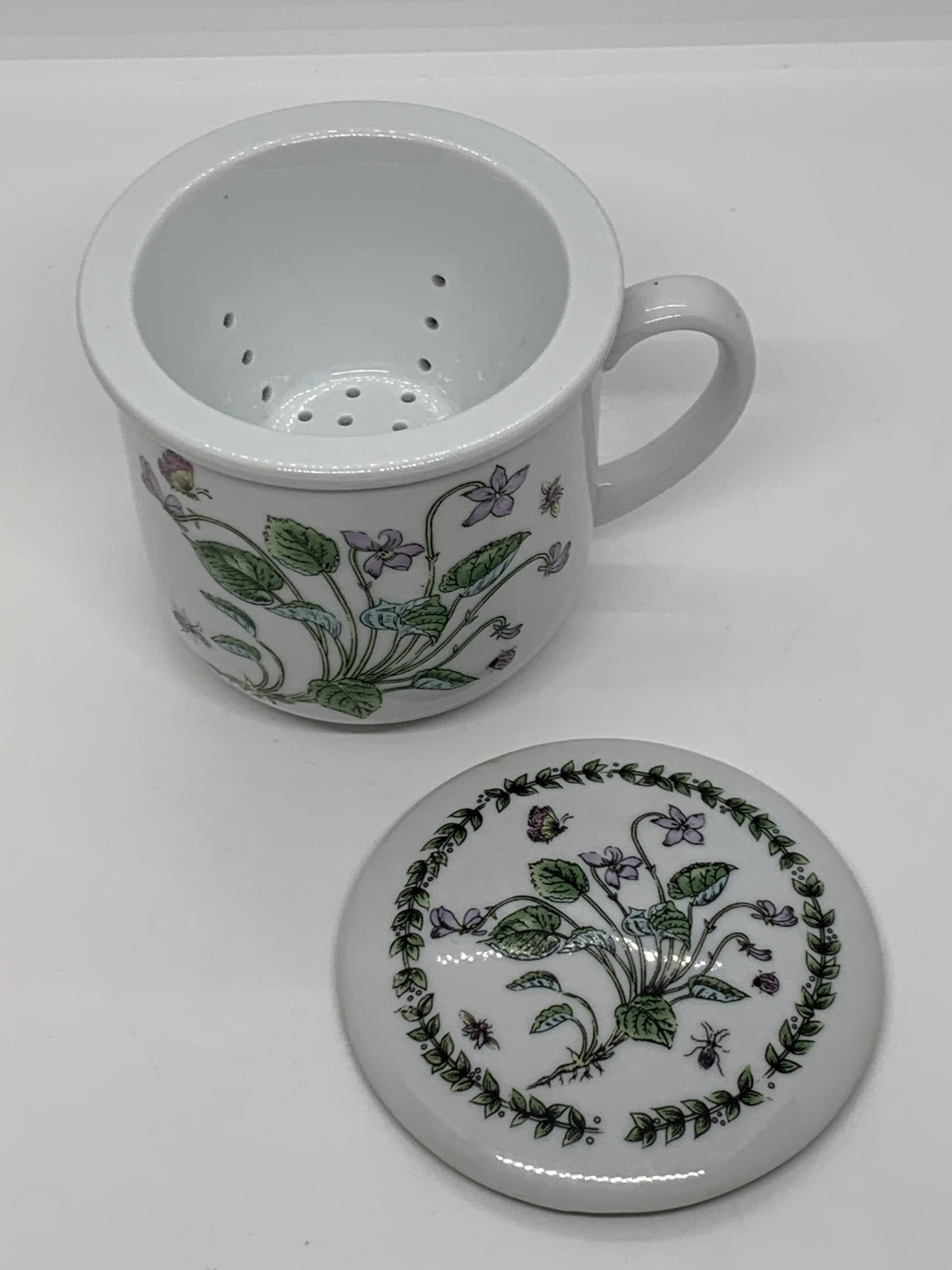 Porcelain Teacup with Infuser and Lid - Vintage Keepsakes