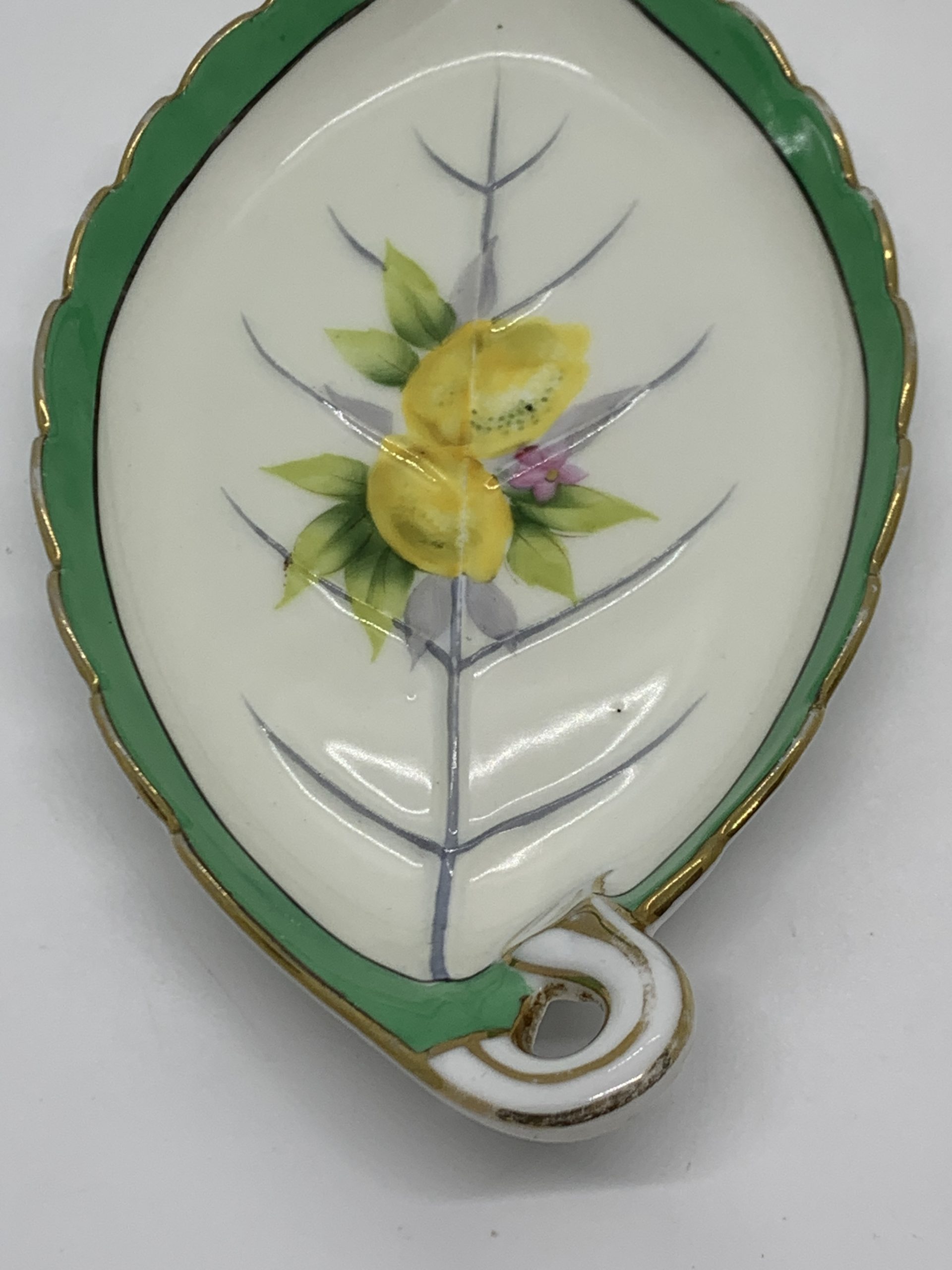 Noritake Leaf Shaped Tray - Lemon (approx 20cm long) - Vintage Keepsakes