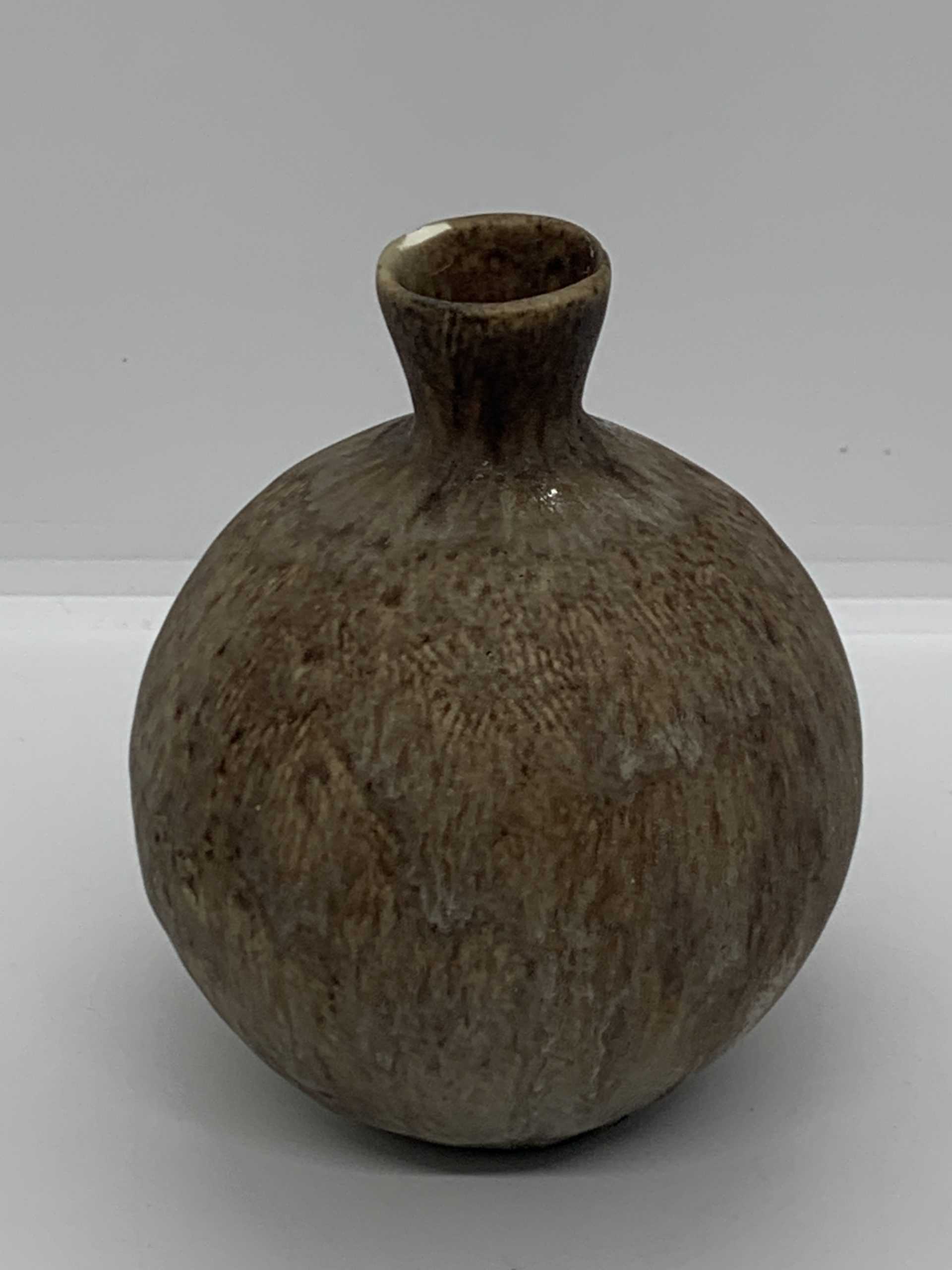 Daga Bulbous round pottery vase (AF chip to rim) Shape 29 - 13cm high ...