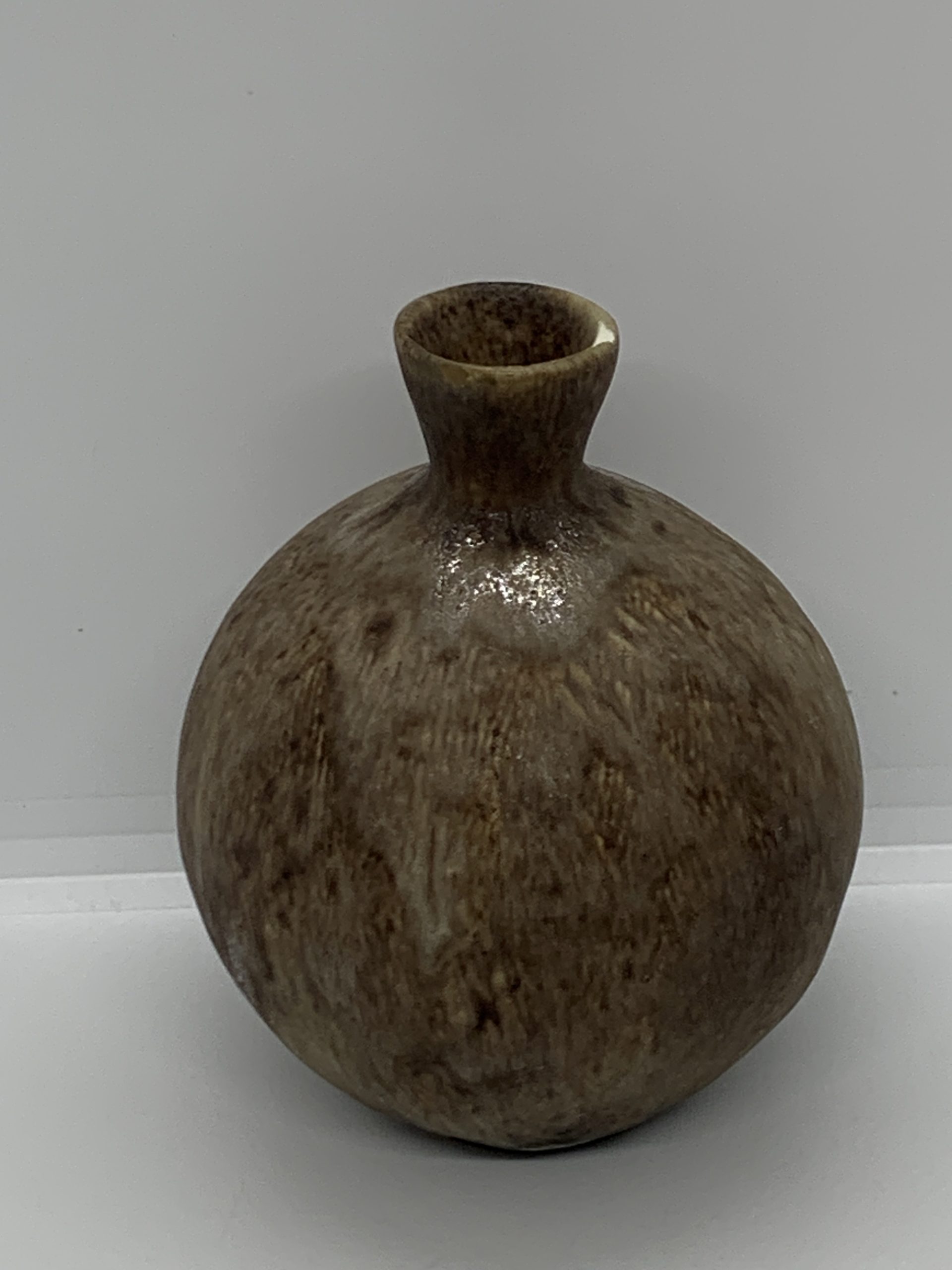 Daga Bulbous round pottery vase (AF chip to rim) Shape 29 - 13cm high ...