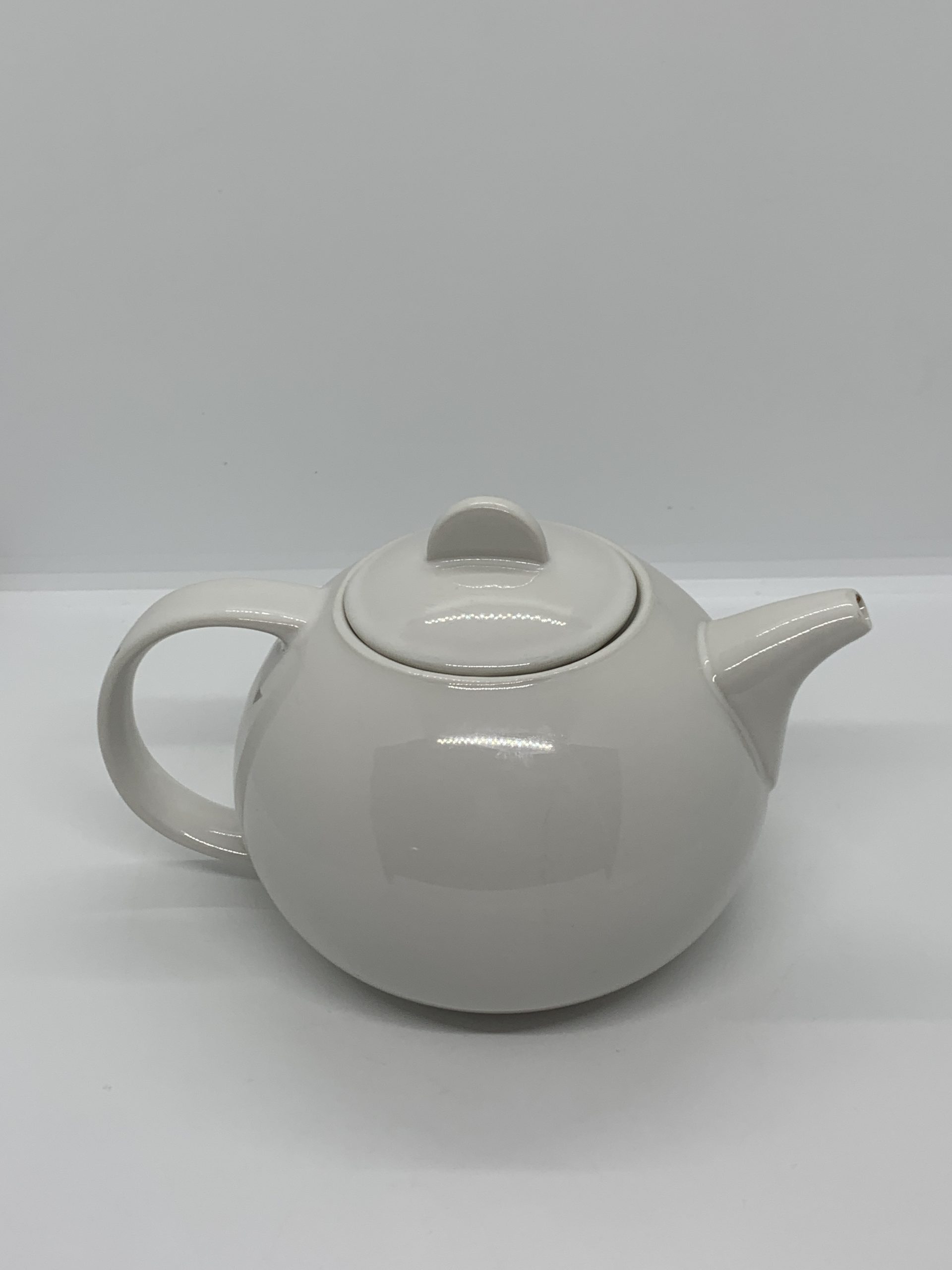 Vintage White Round Teapot. No markings - Vintage Keepsakes