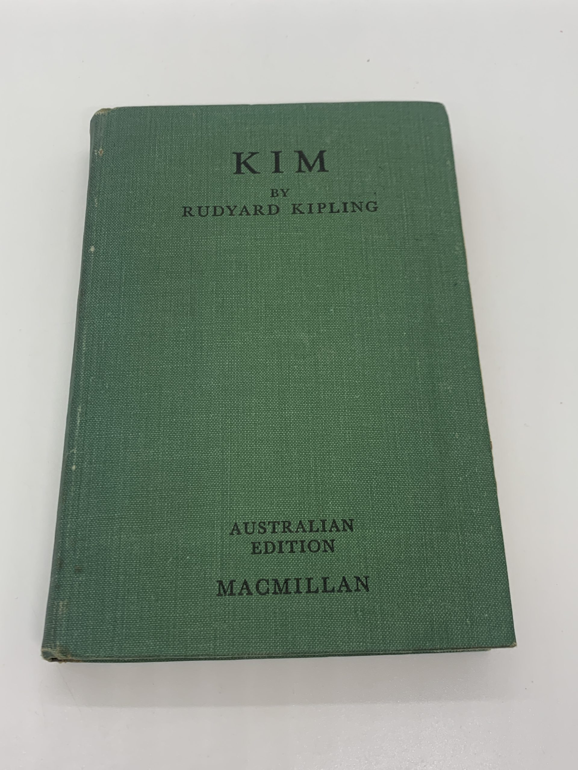 Kim - Rudyard Kipling - Macmillan Aust Edition 1946 - Vintage Keepsakes