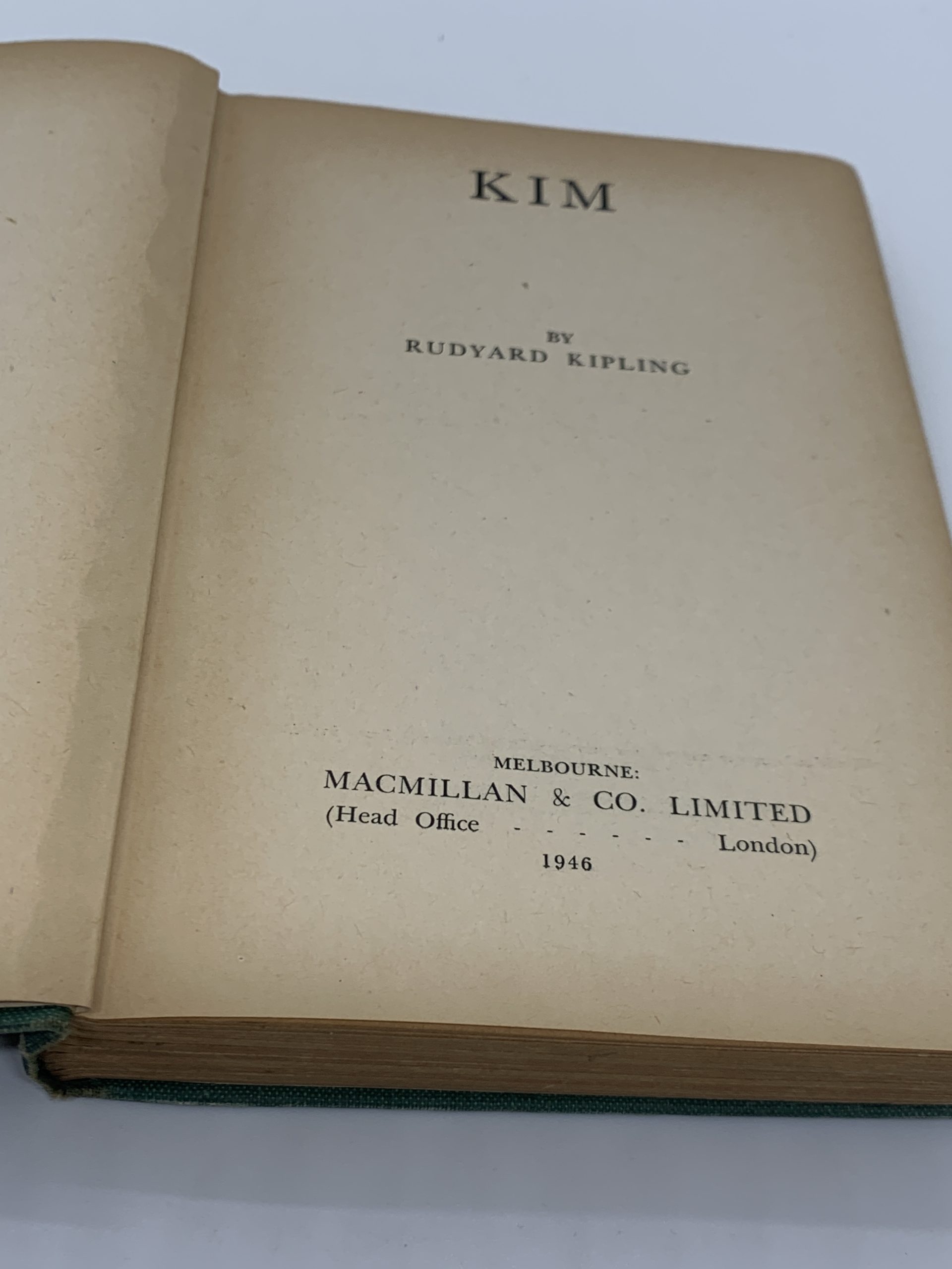 Kim - Rudyard Kipling - Macmillan Aust Edition 1946 - Vintage Keepsakes