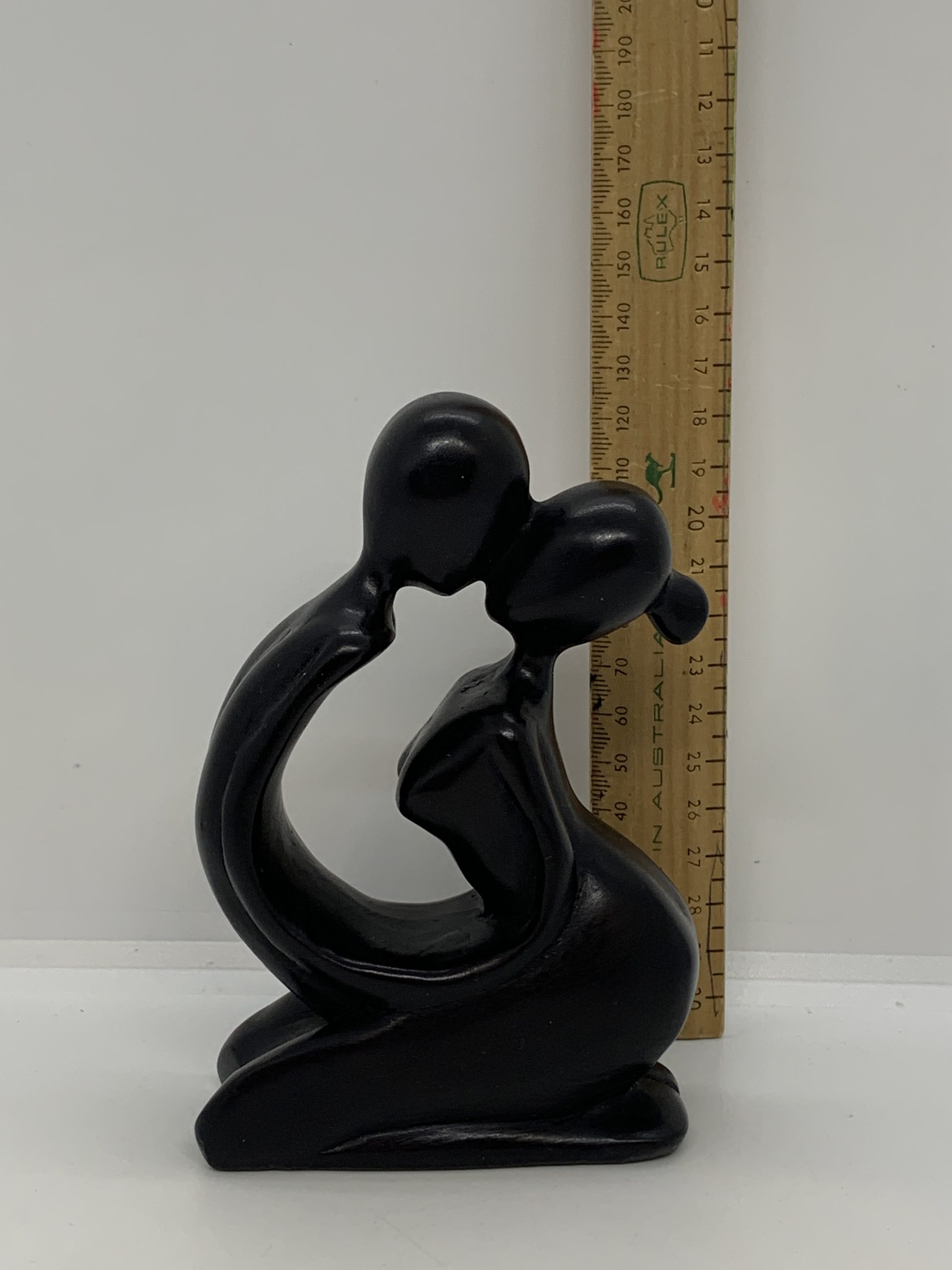 Kissing Couple Figurine Abstract Lovers Statue Resin 14cm high ...