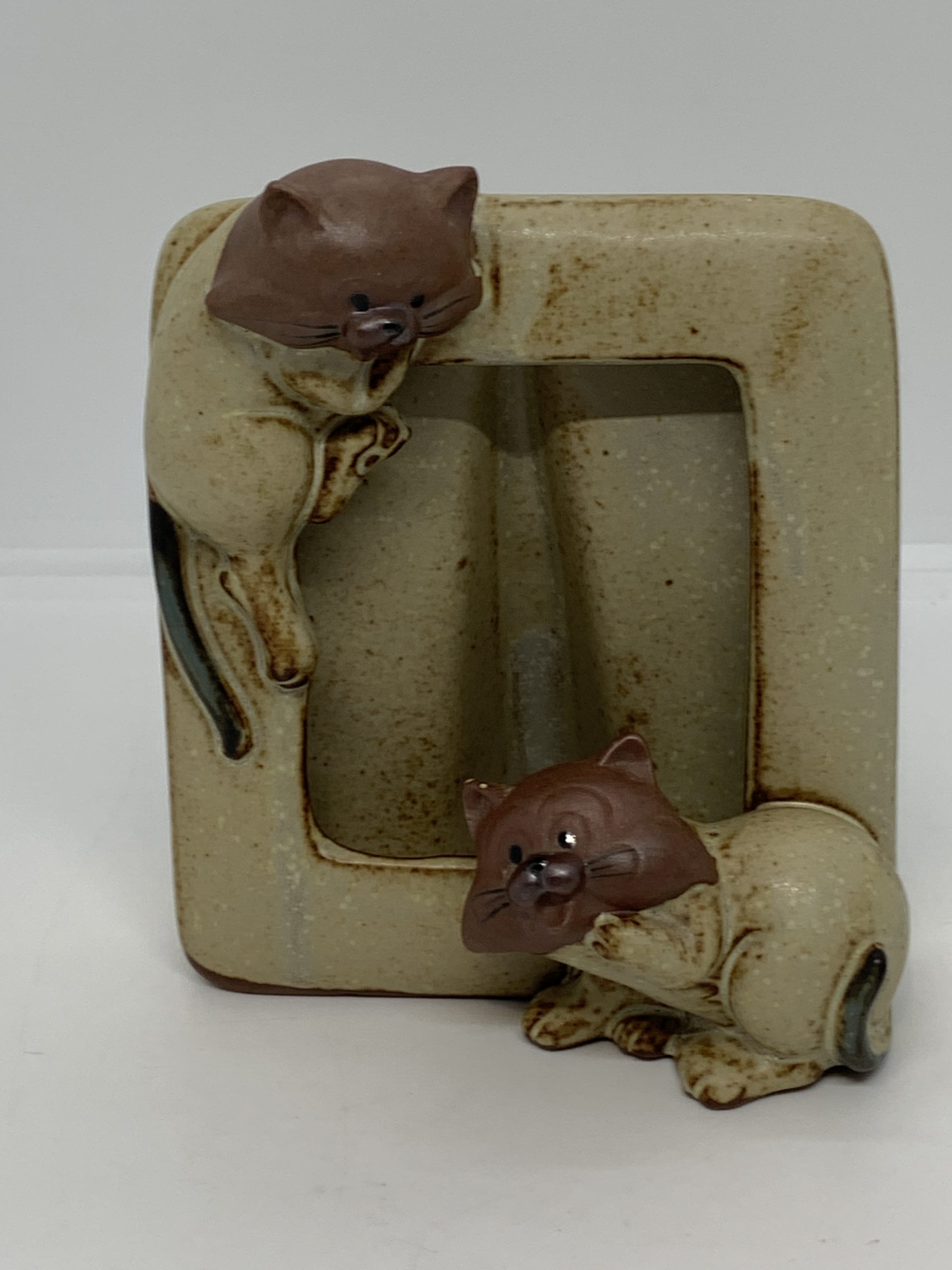 Vintage Gempo Pottery Picture Frame with Cats (9x7xm) - Vintage Keepsakes