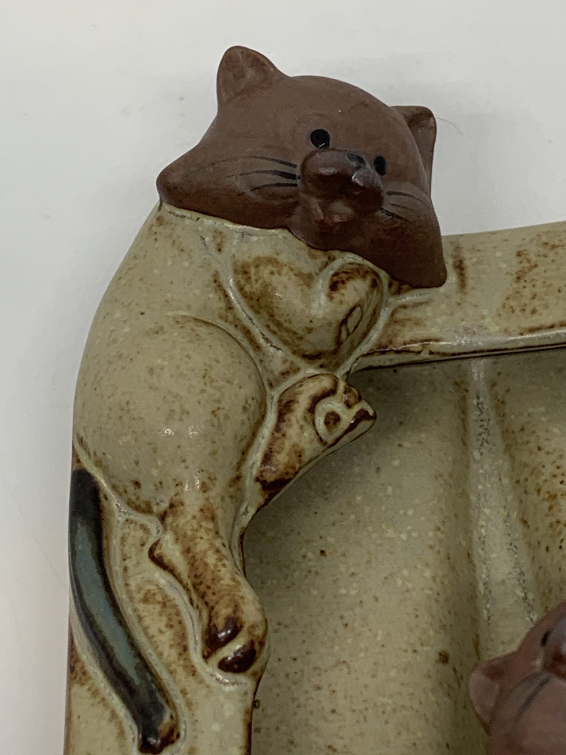 Vintage Gempo Pottery Picture Frame with Cats (9x7xm) - Vintage Keepsakes