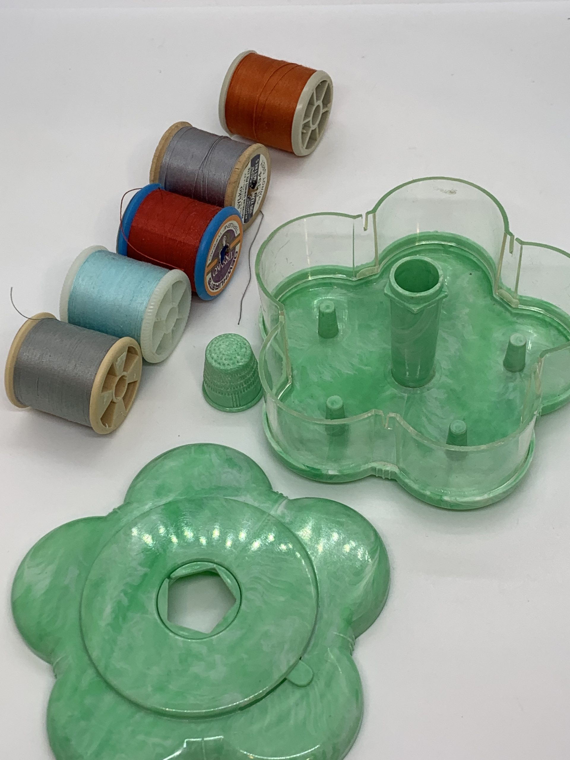 Vintage Sylko Sewing Five Thread Plastic Spool Reel Holder with Thimble ...