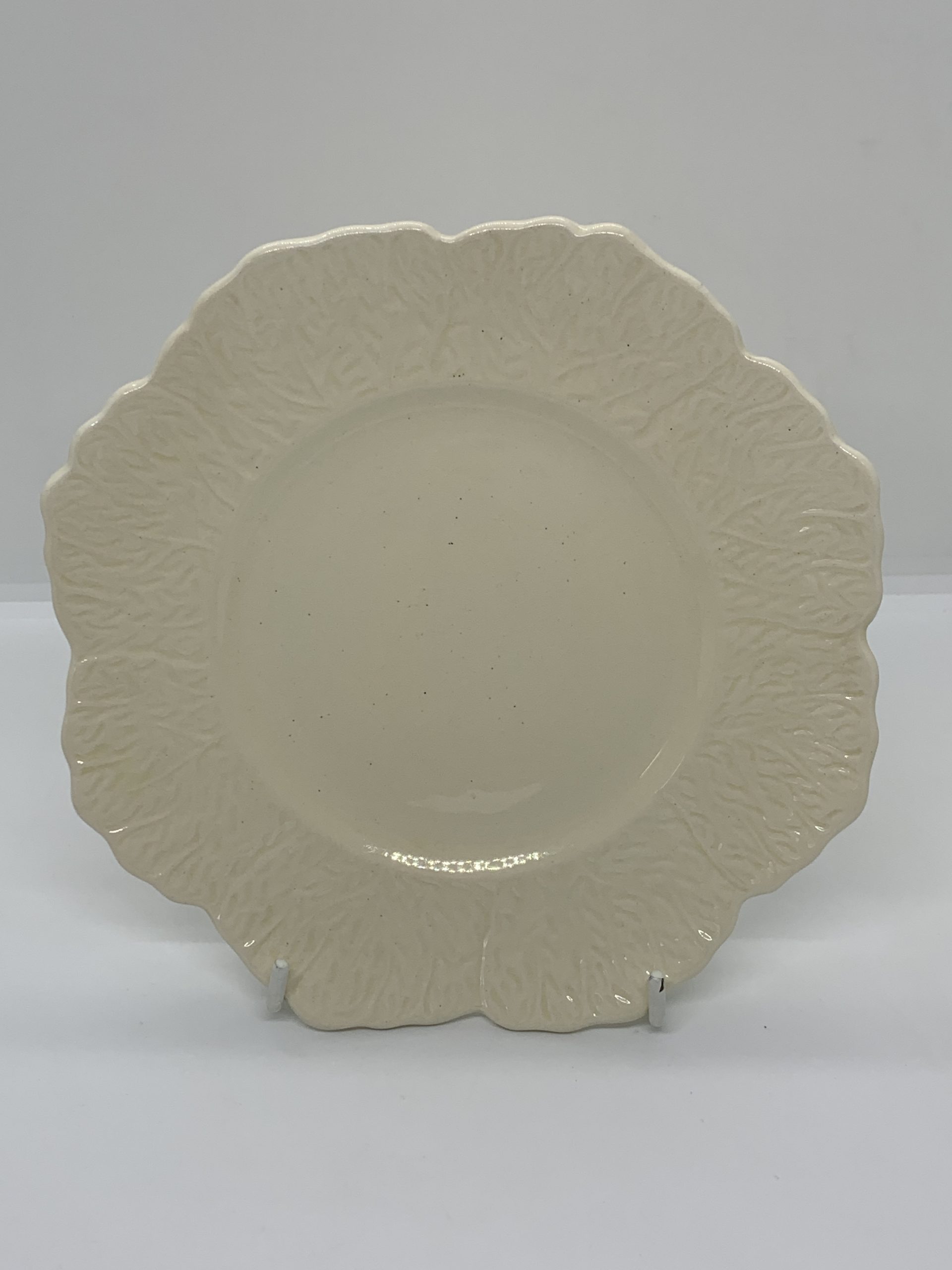 White Cabbage Edged Plate - No Stamps - 20cm - Vintage Keepsakes