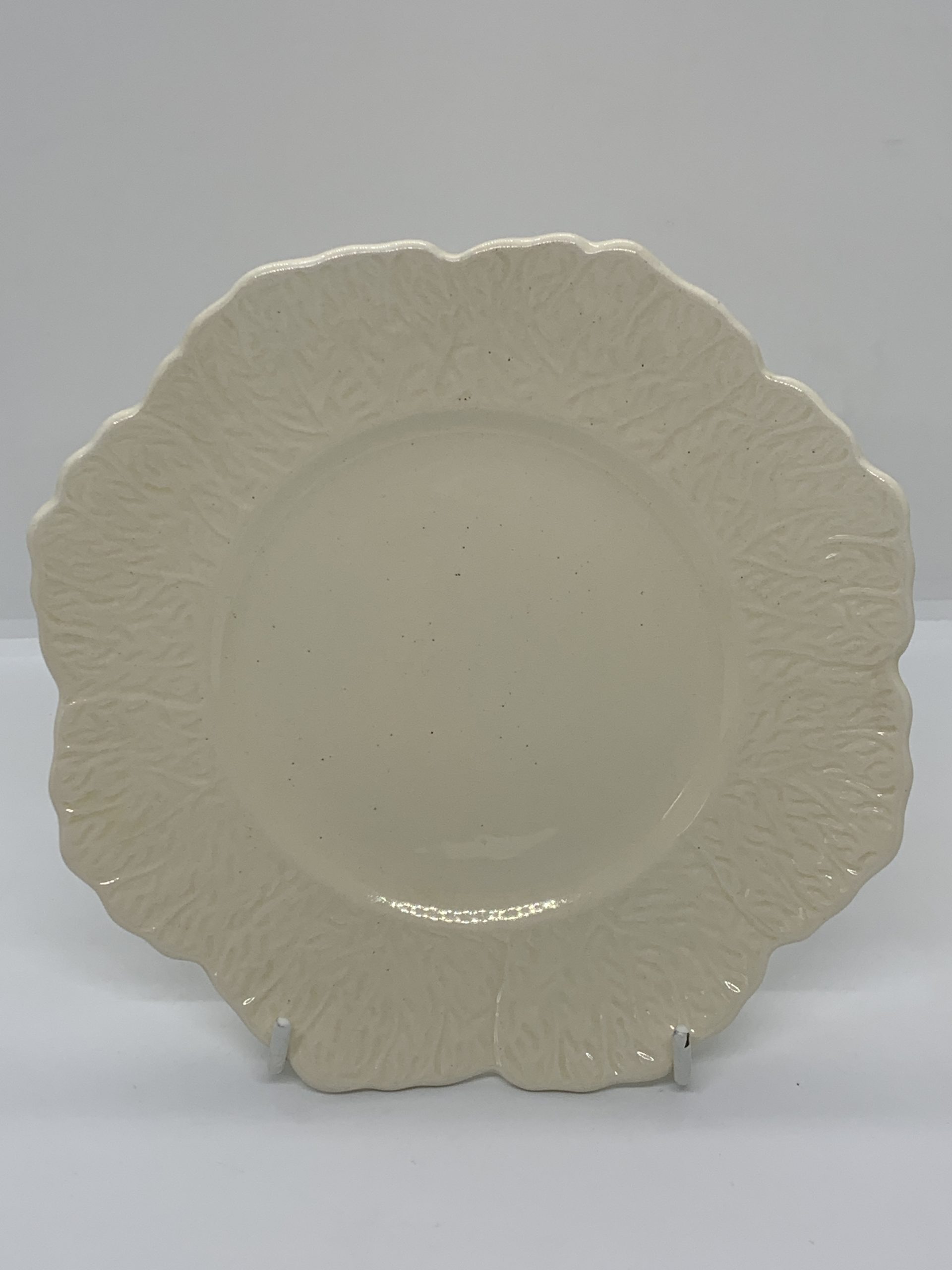 White Cabbage Edged Plate - No Stamps - 20cm - Vintage Keepsakes