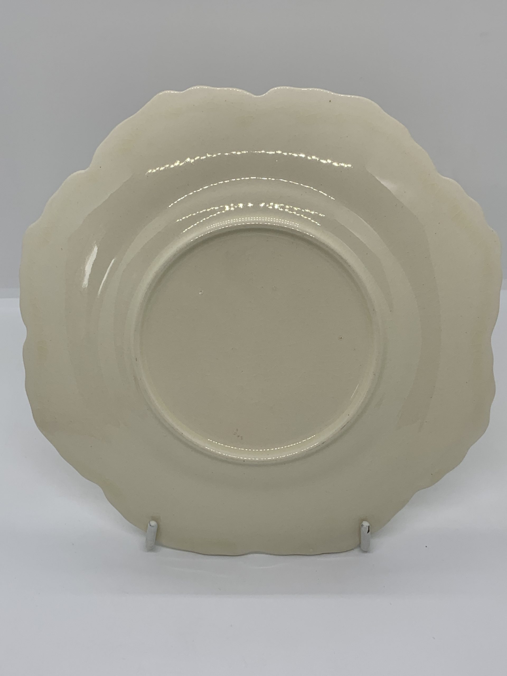 White Cabbage Edged Plate - No Stamps - 20cm - Vintage Keepsakes