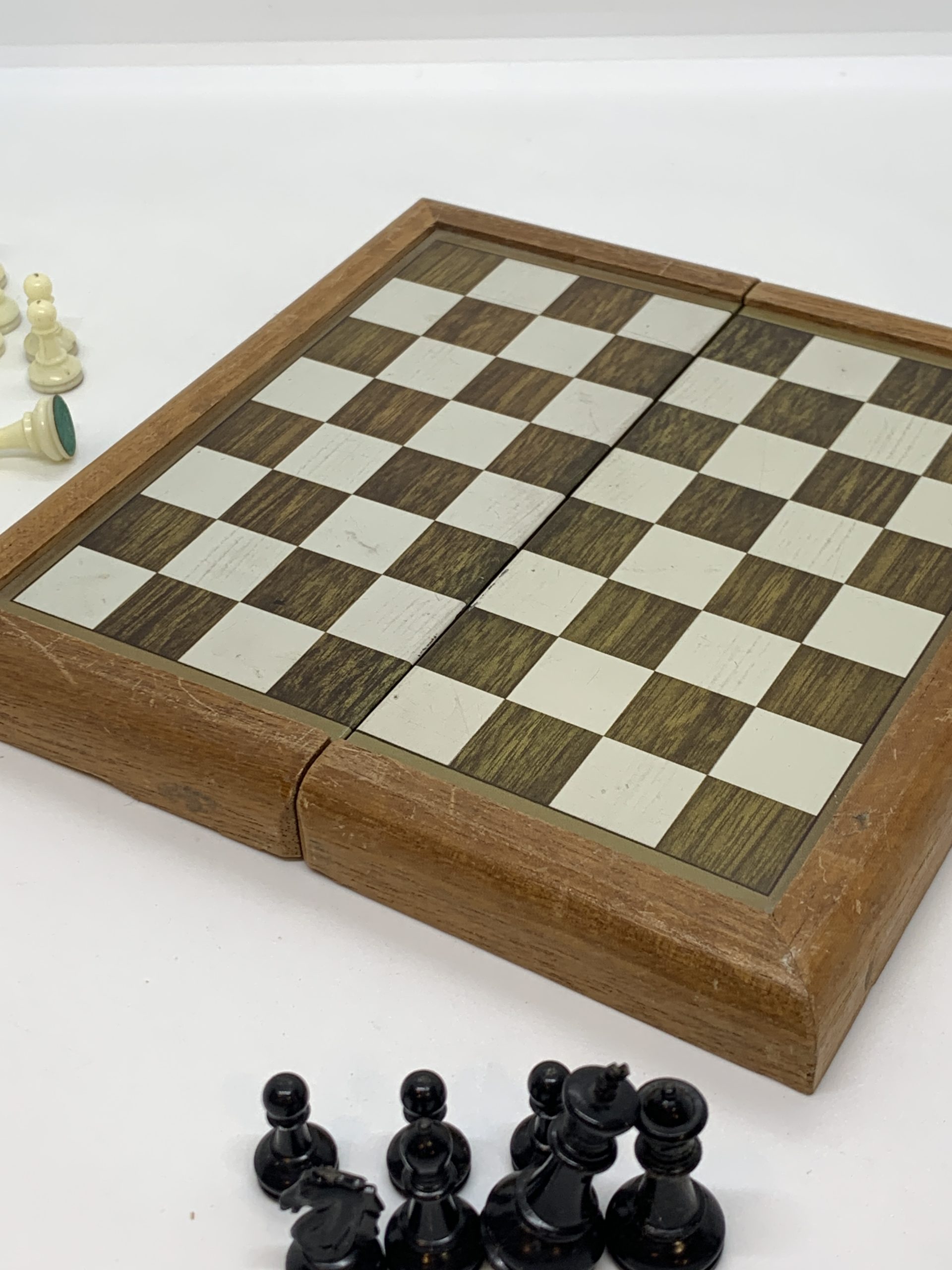 Small Travel Chess Set with Magnetic Plastic Pieces and Board (18x18cm ...