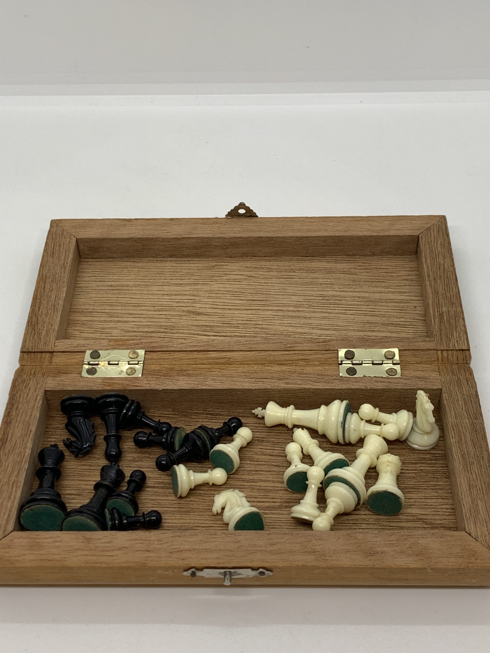 Small Travel Chess Set with Magnetic Plastic Pieces and Board (18x18cm ...