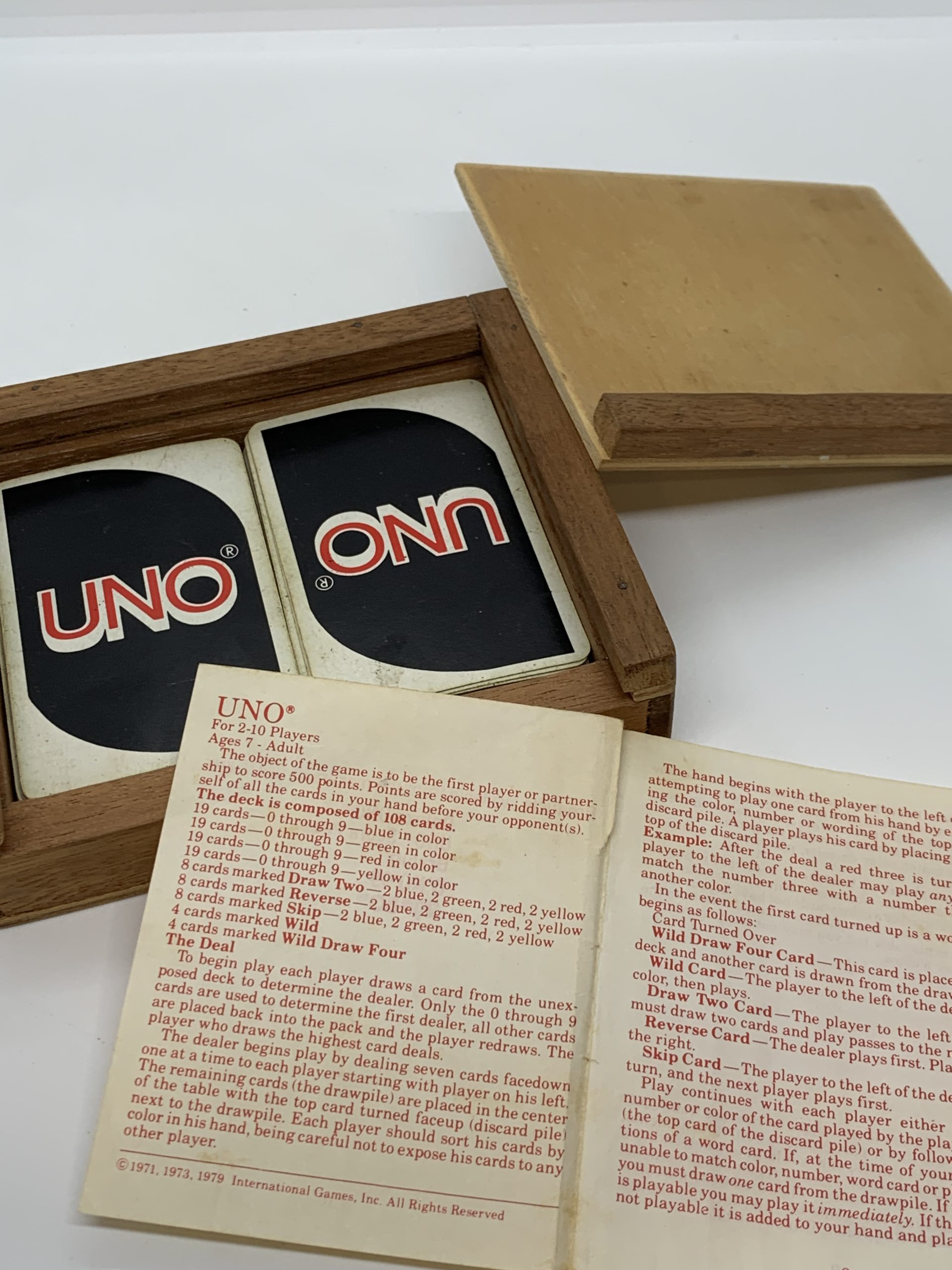 Uno Set in Wooden Box with Instructions - Vintage Keepsakes