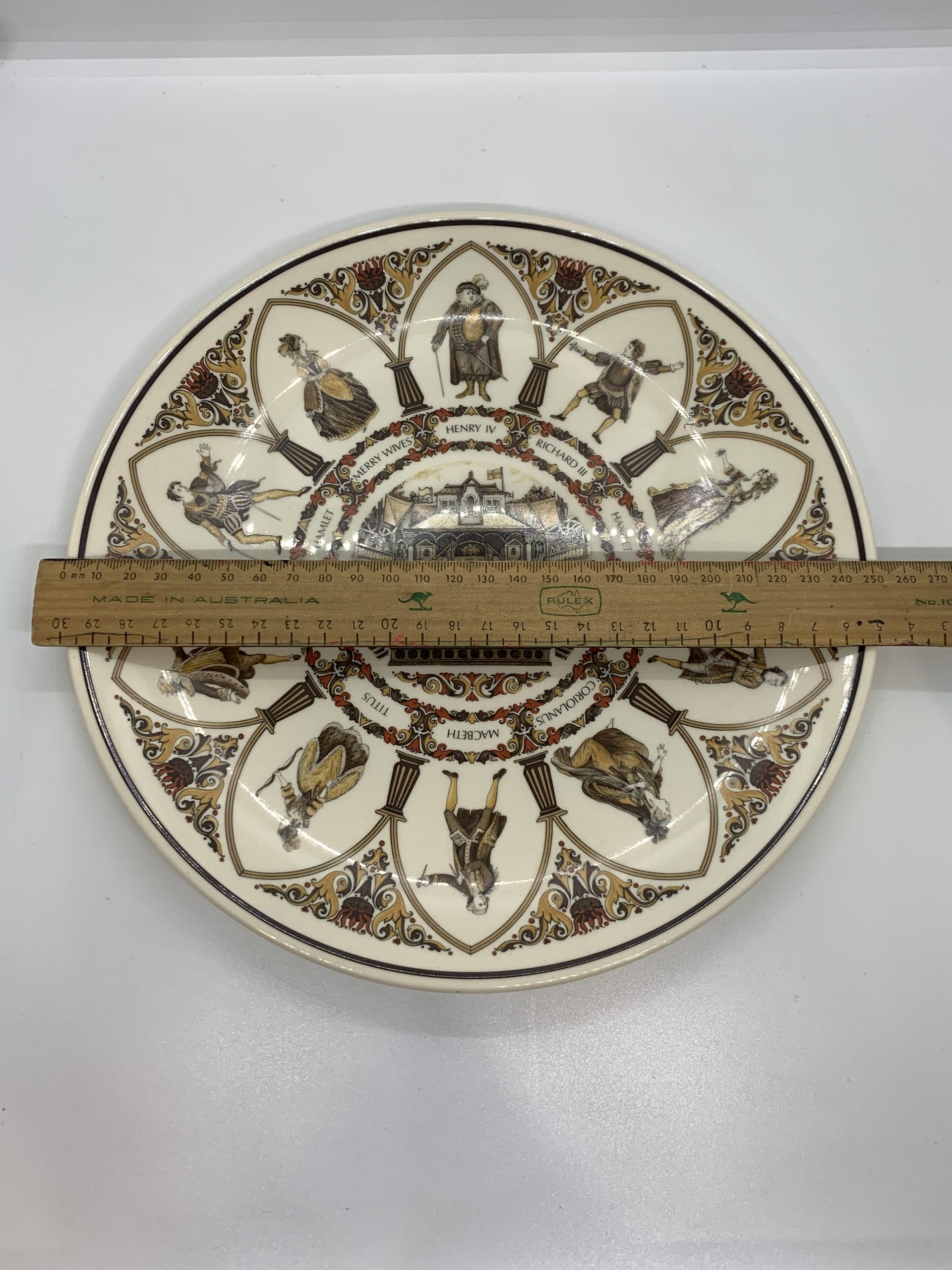 Wedgwood Plate Shakespeare Characters - All the Worlds a Stage - 26cm ...