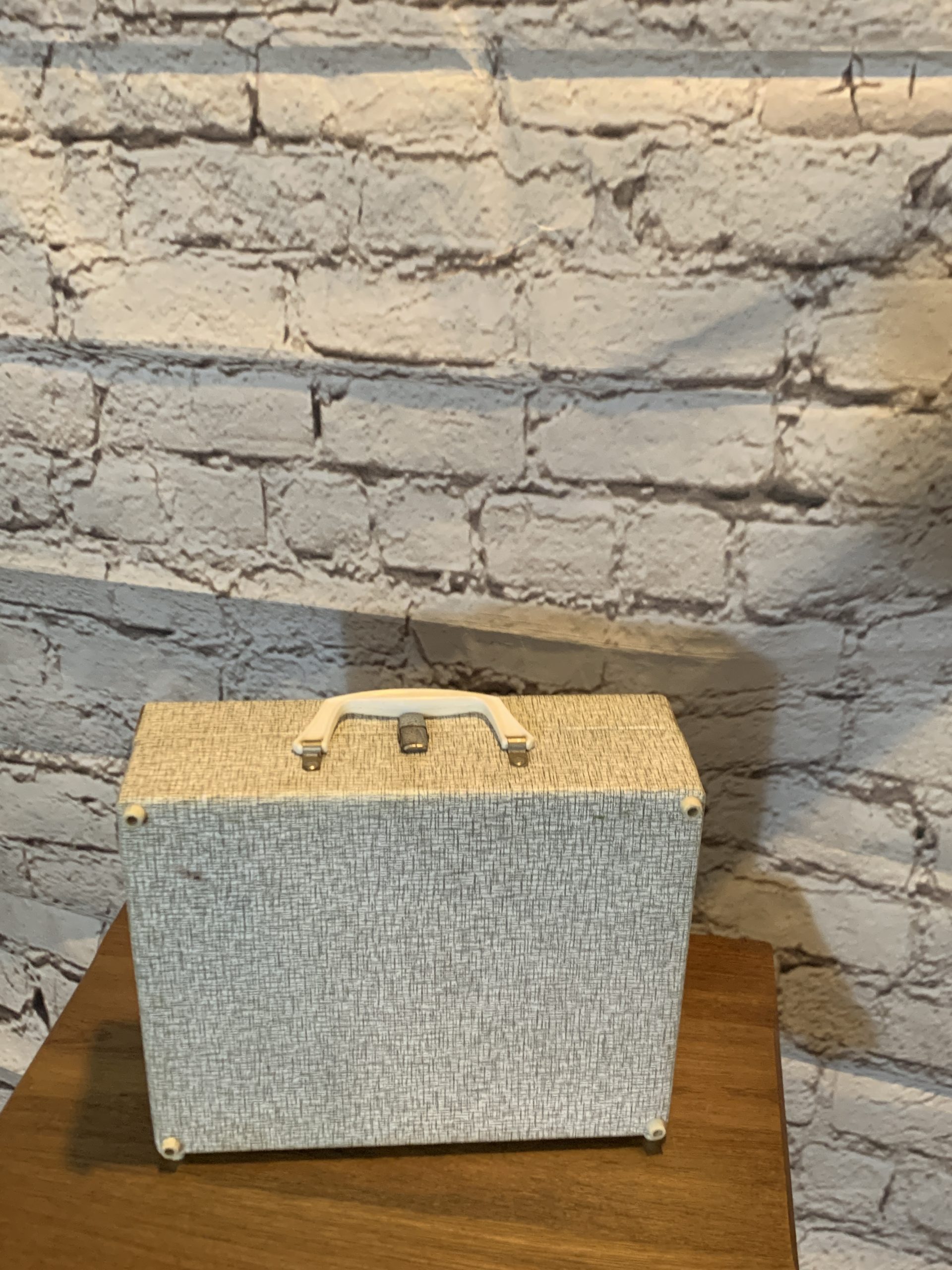 1960s Kingsley Retro Portable Record Player - Vintage Keepsakes