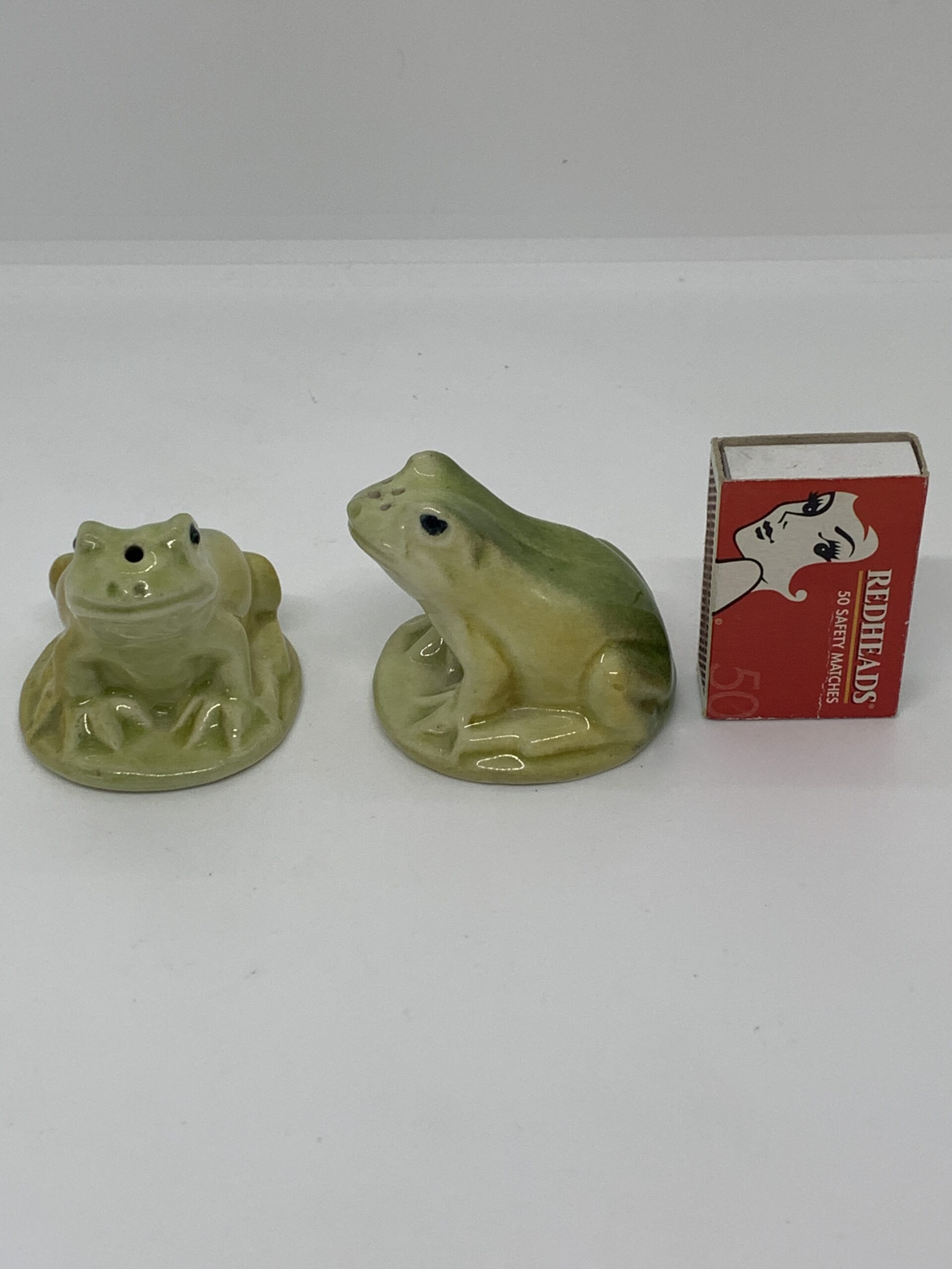 Derbyshire Ware Frog Salt and Pepper - Vintage Keepsakes