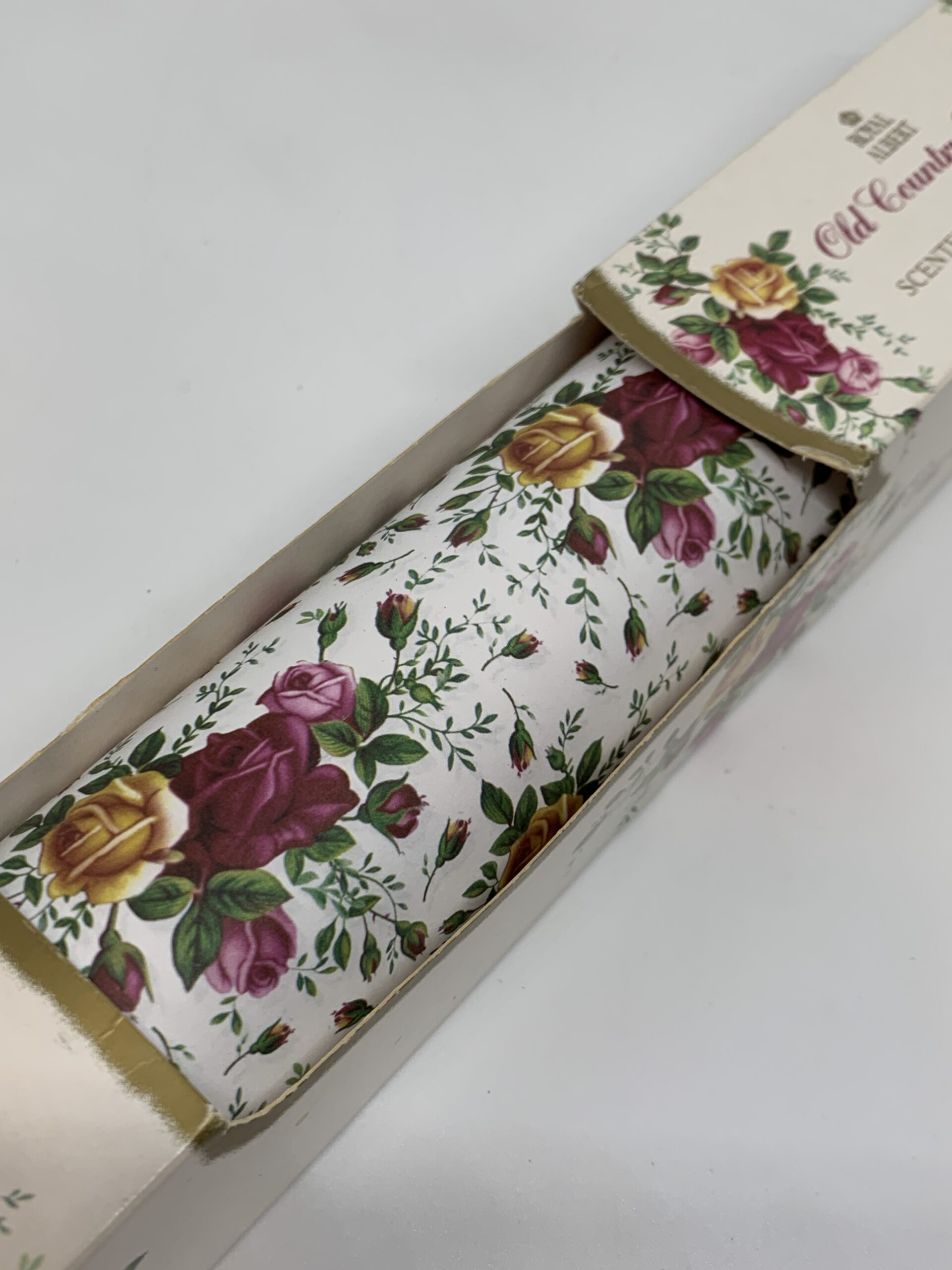 Old Country Roses Drawer Liners - Vintage Keepsakes