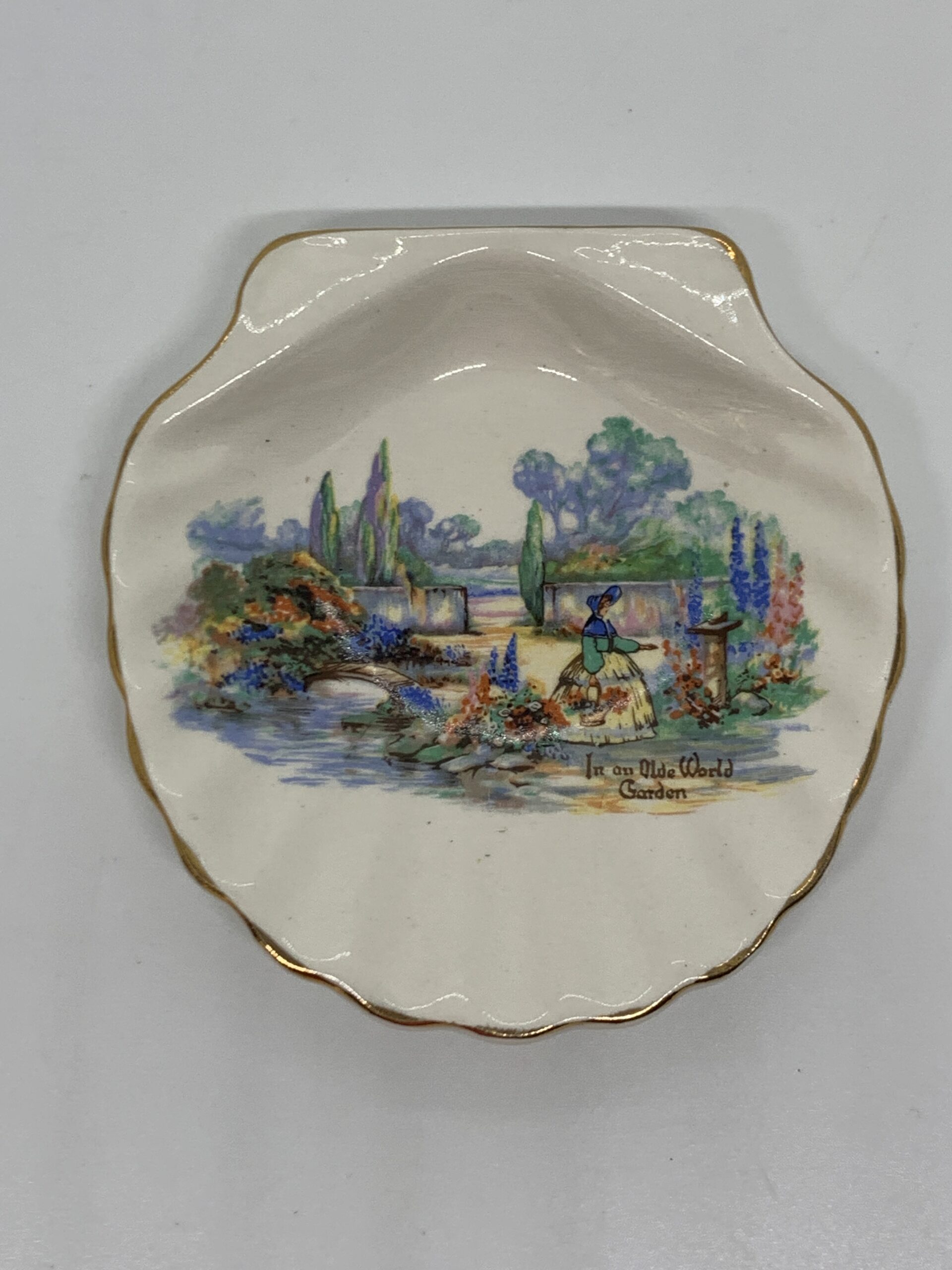 Lancaster and Sandland Plate In an Olde World Garden Shell Dish 20cm ...