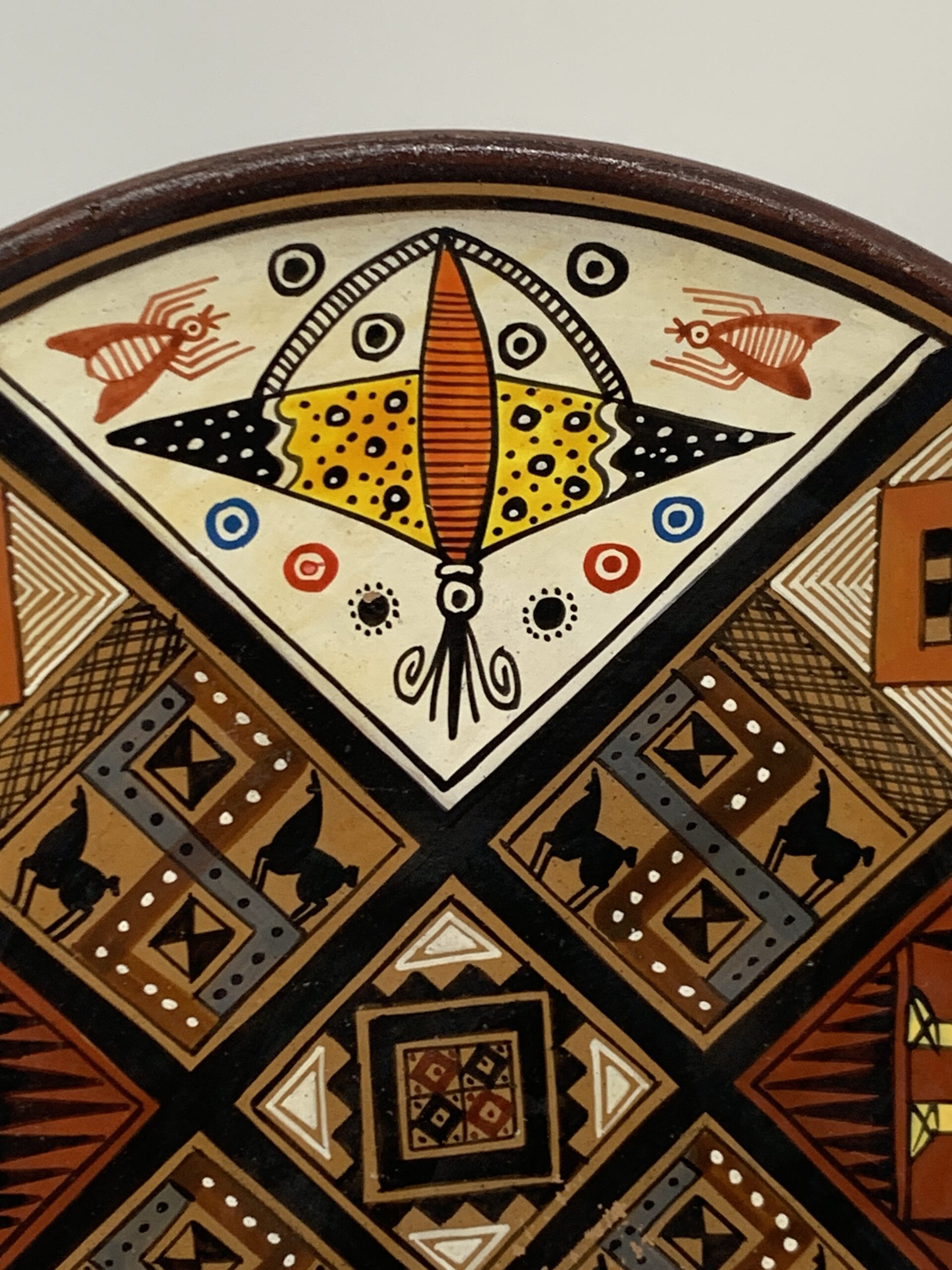 Handpainted Peruvian Plate 17cm - Vintage Keepsakes