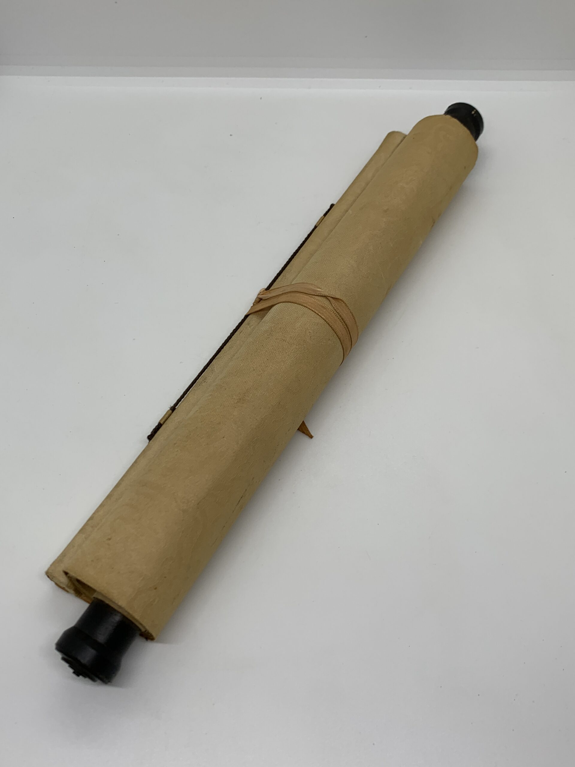 Scroll marked ilaR 97 Singapore - Vintage Keepsakes