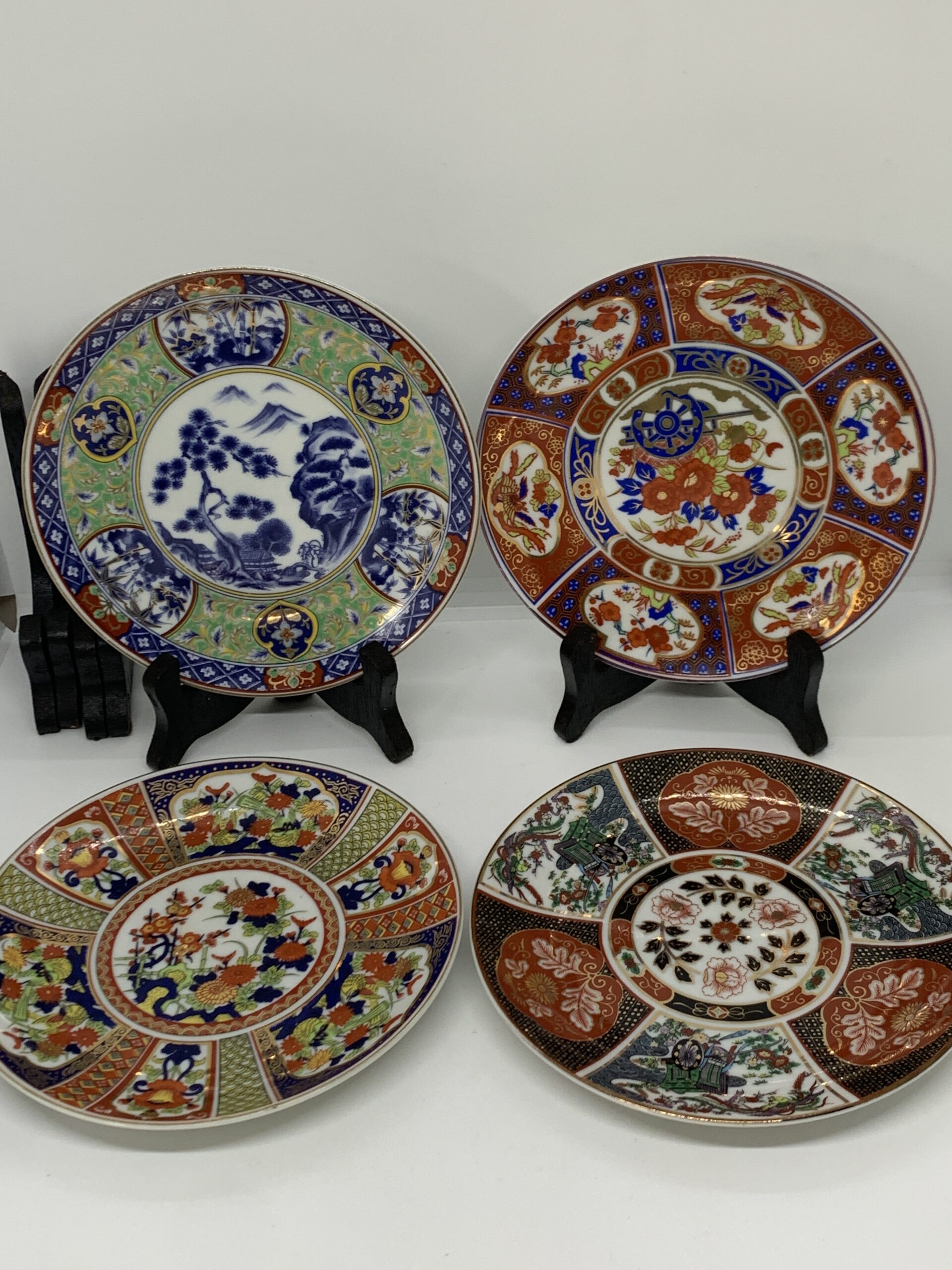 4 x Japanese Imari Style Plates with Stands - Vintage Keepsakes
