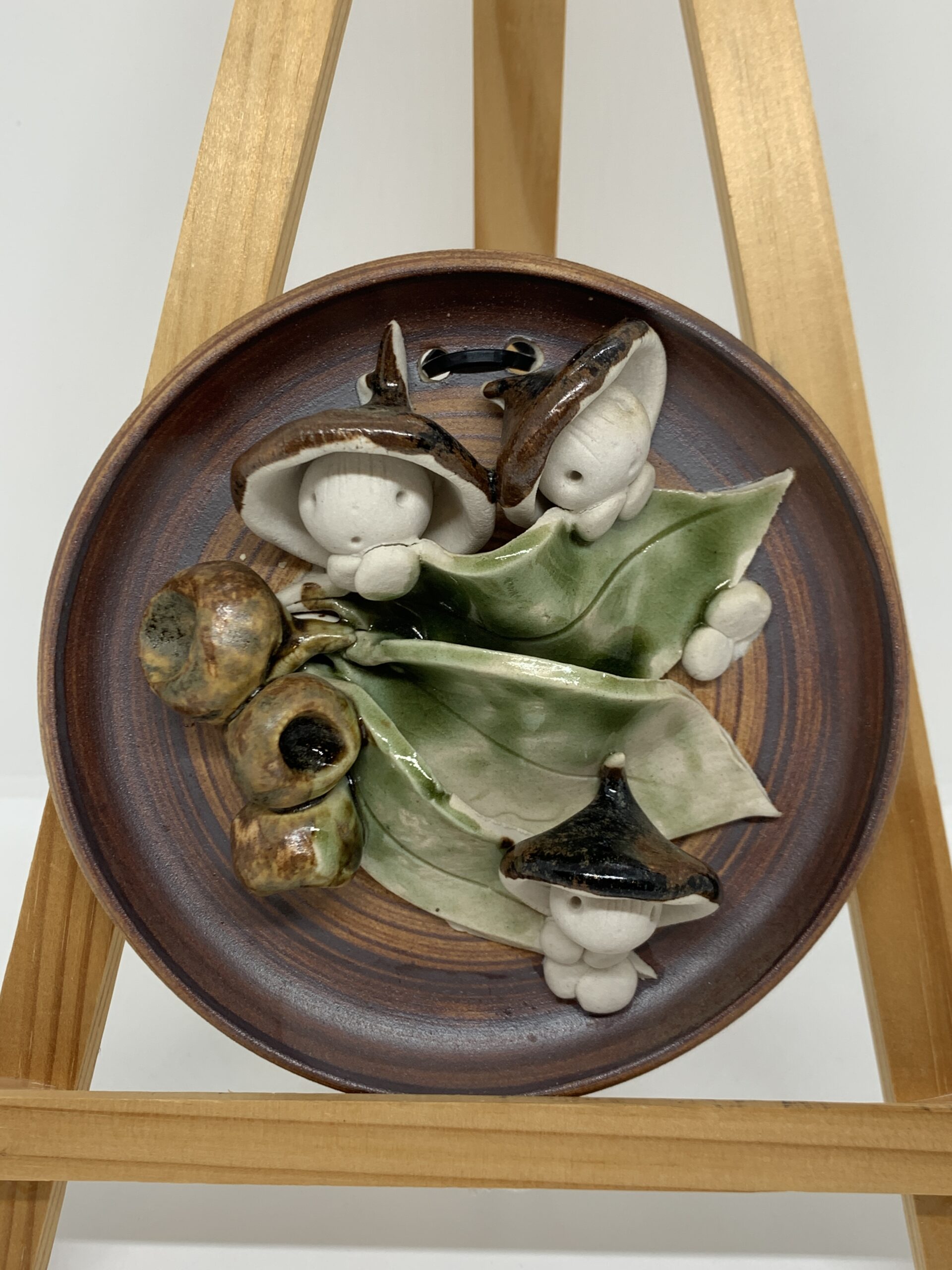 Vintage Gumnut Babies Pottery Wall Hanging Plate 13cm - Vintage Keepsakes