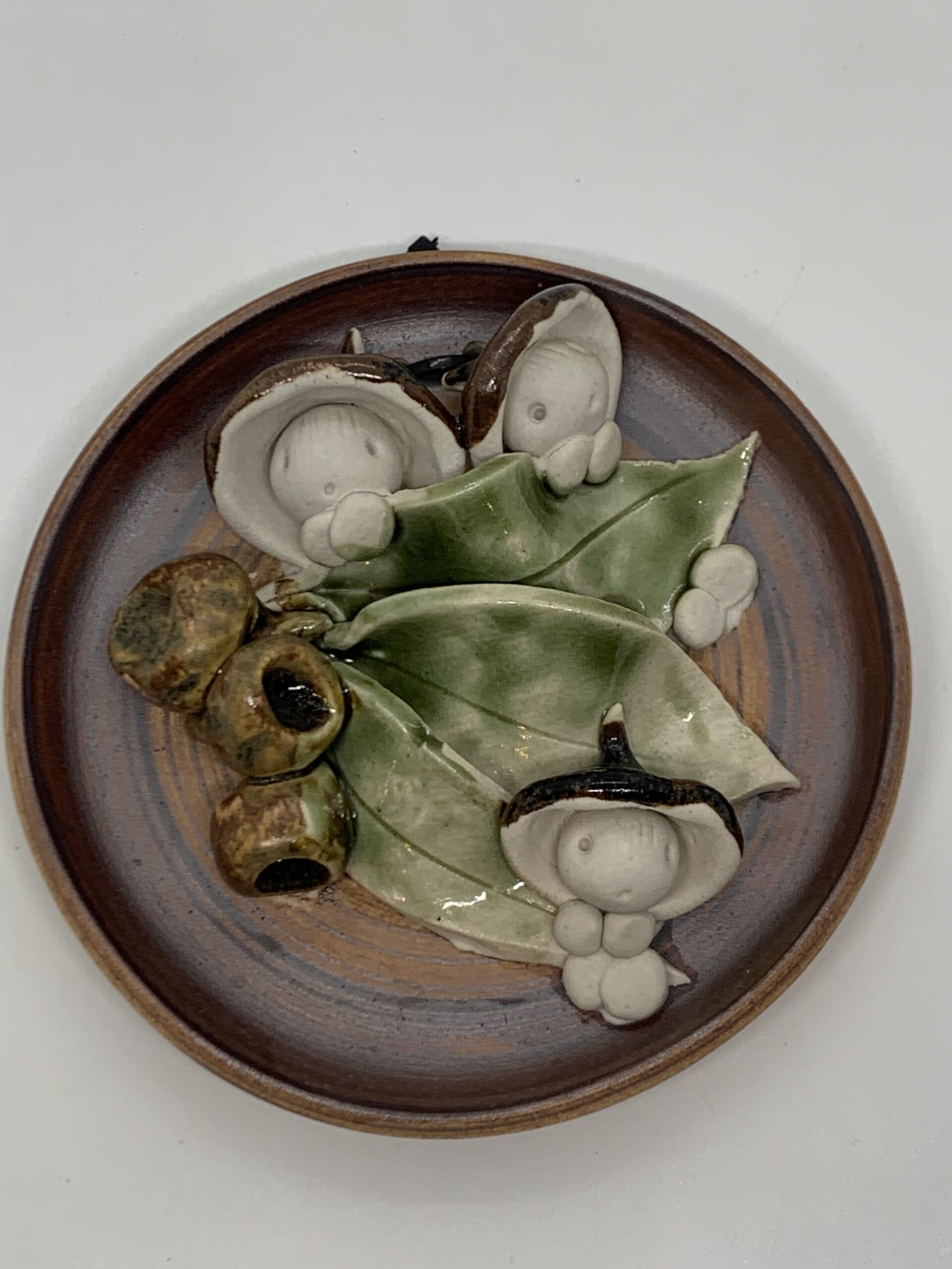 Vintage Gumnut Babies Pottery Wall Hanging Plate 13cm - Vintage Keepsakes