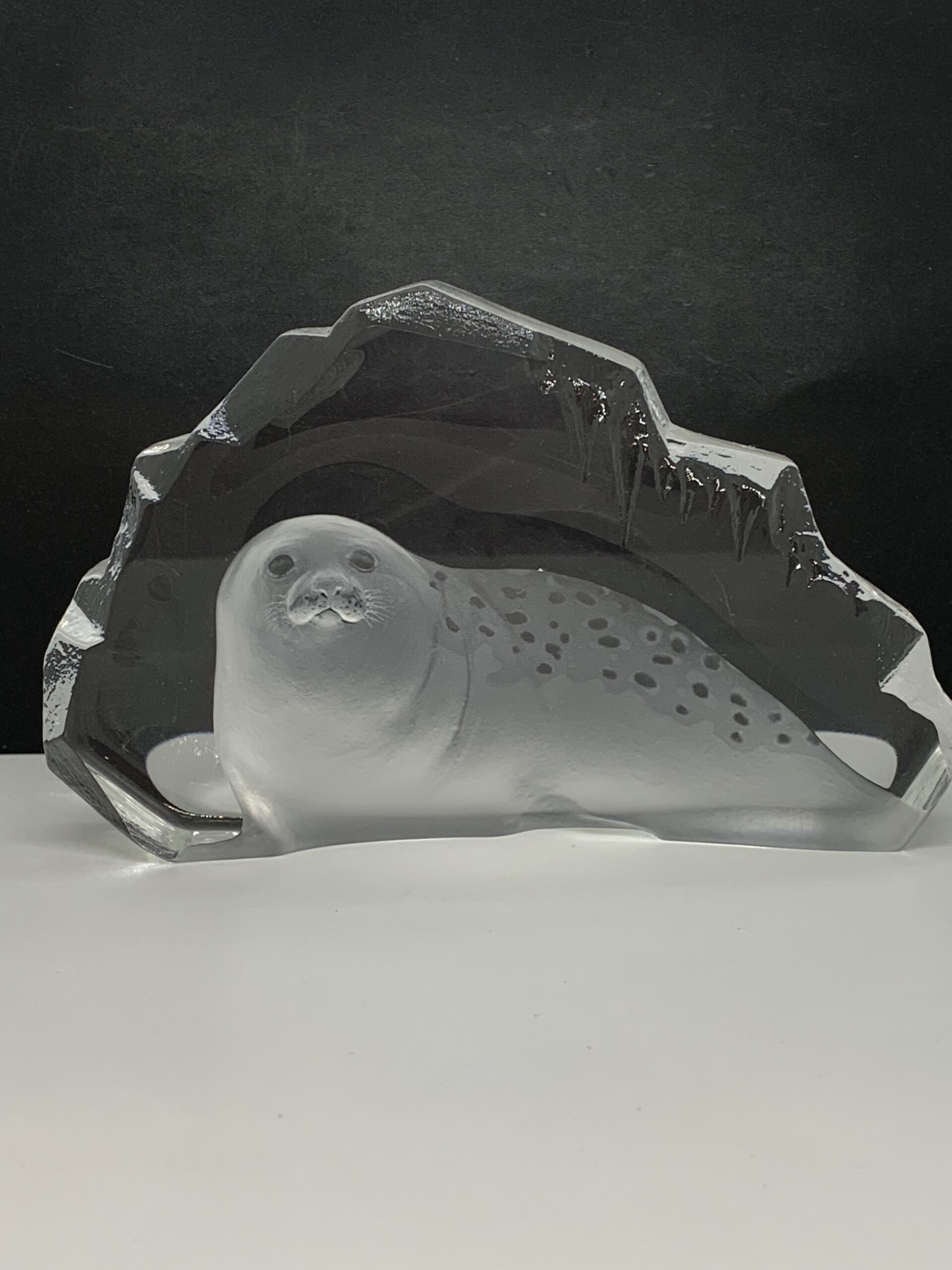 Mats Jonasson Art Glass Seal Paperweight 11cm high - Vintage Keepsakes