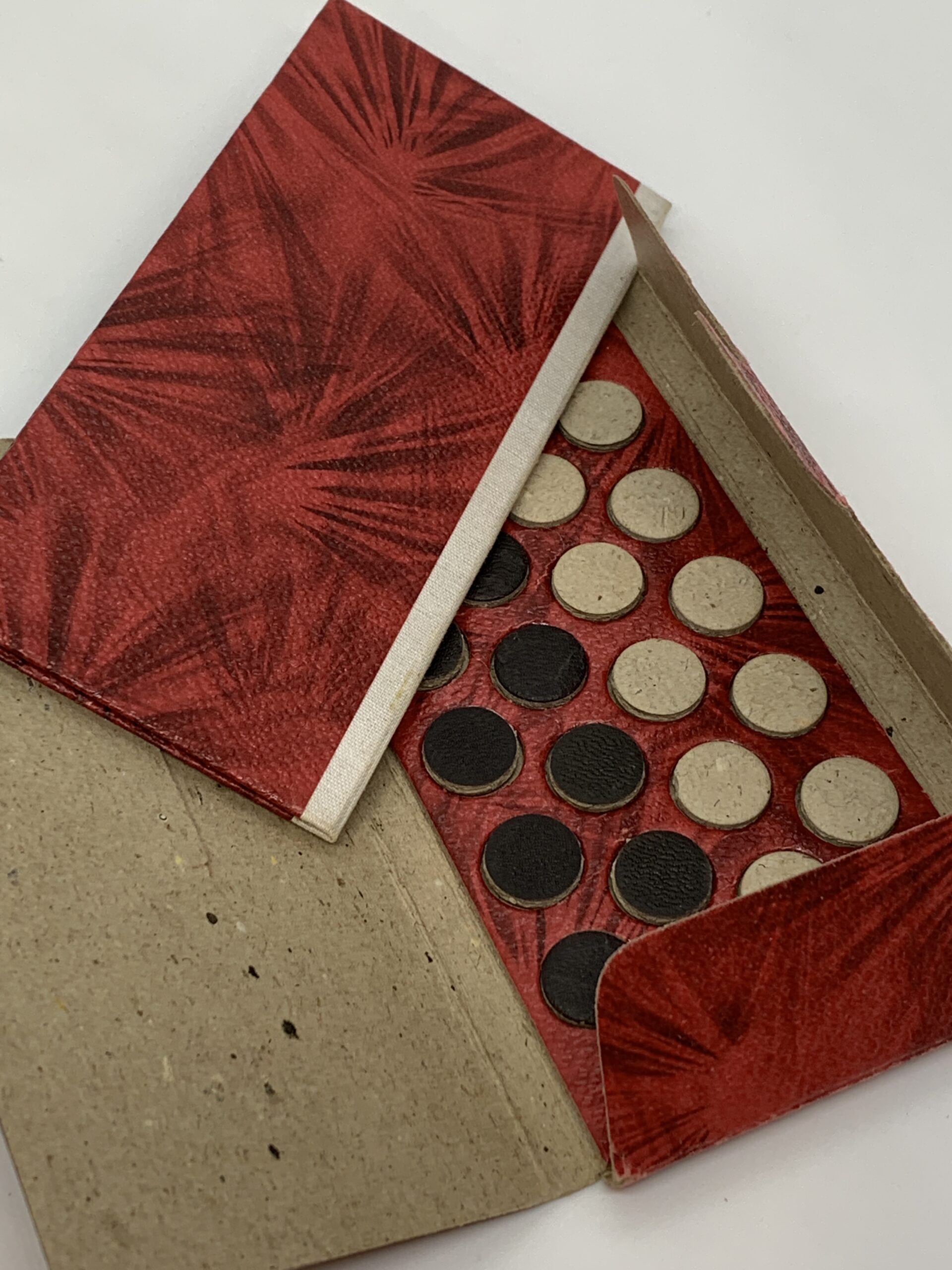 Miniature Draughts Set in Cover with Board (complete) - Vintage Keepsakes