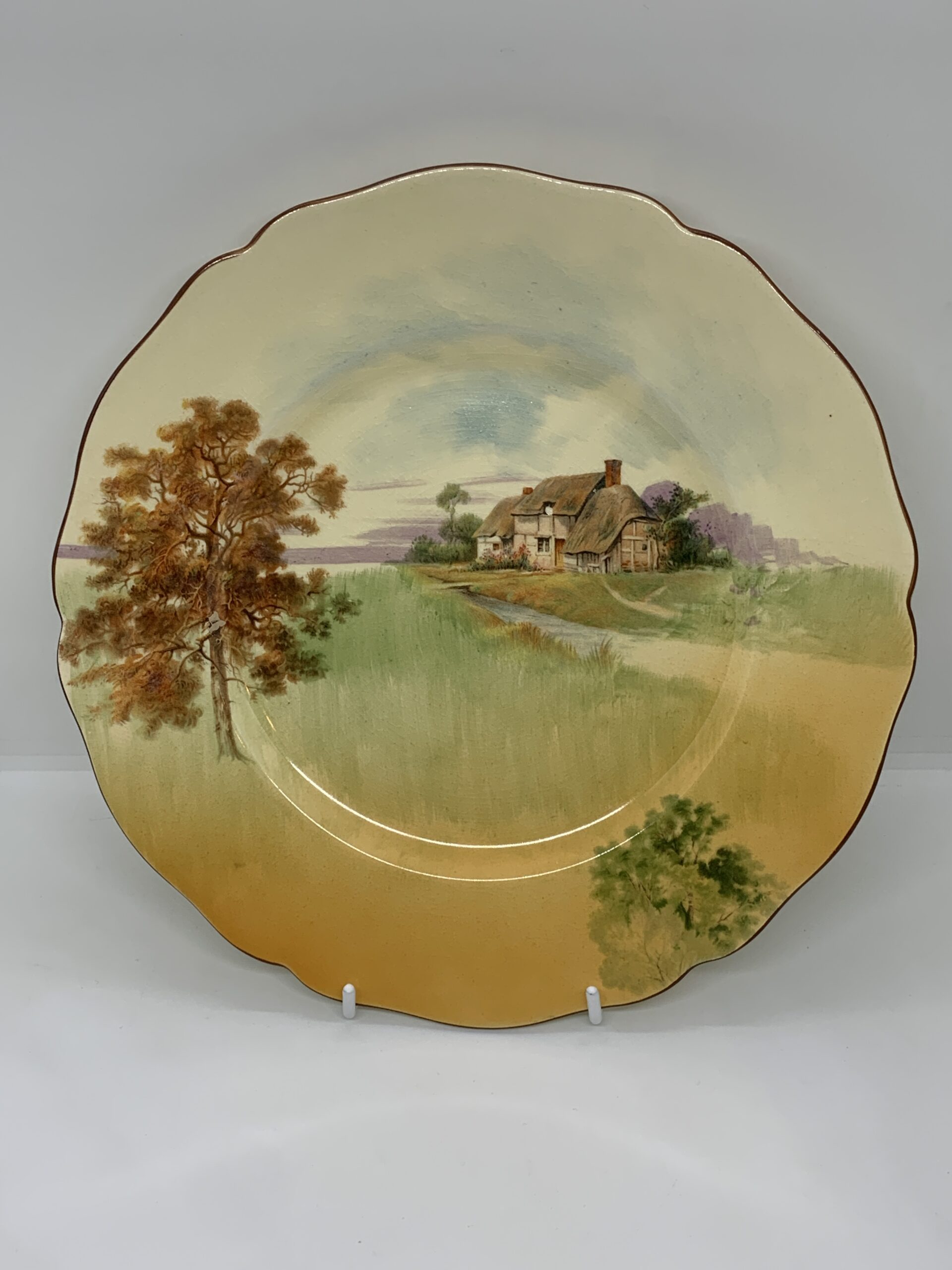 Royal Doulton Cottage Scene Cabinet Plate 26cm D4967 - Vintage Keepsakes