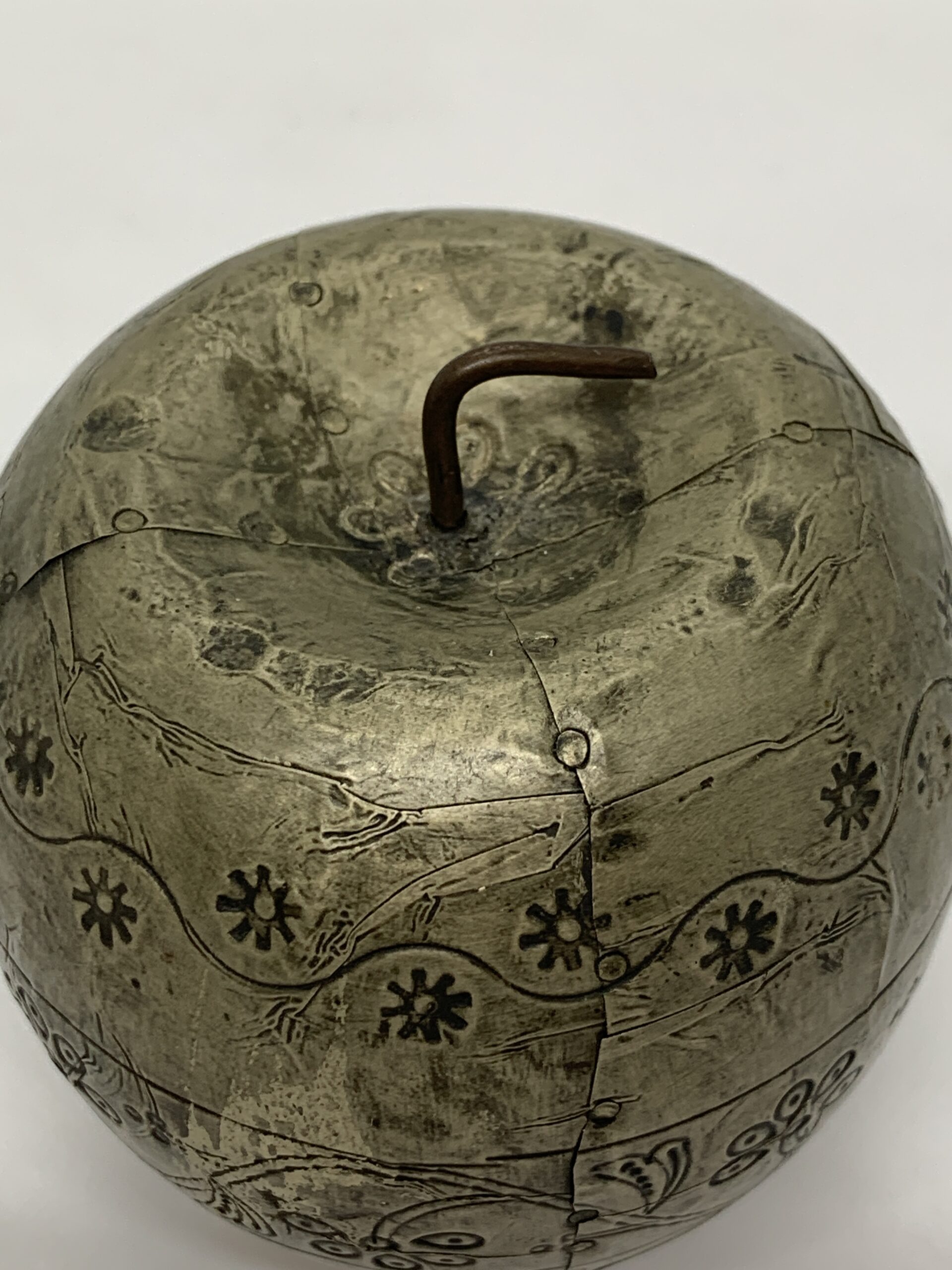 Metal Decorative Apple 9cm - Vintage Keepsakes