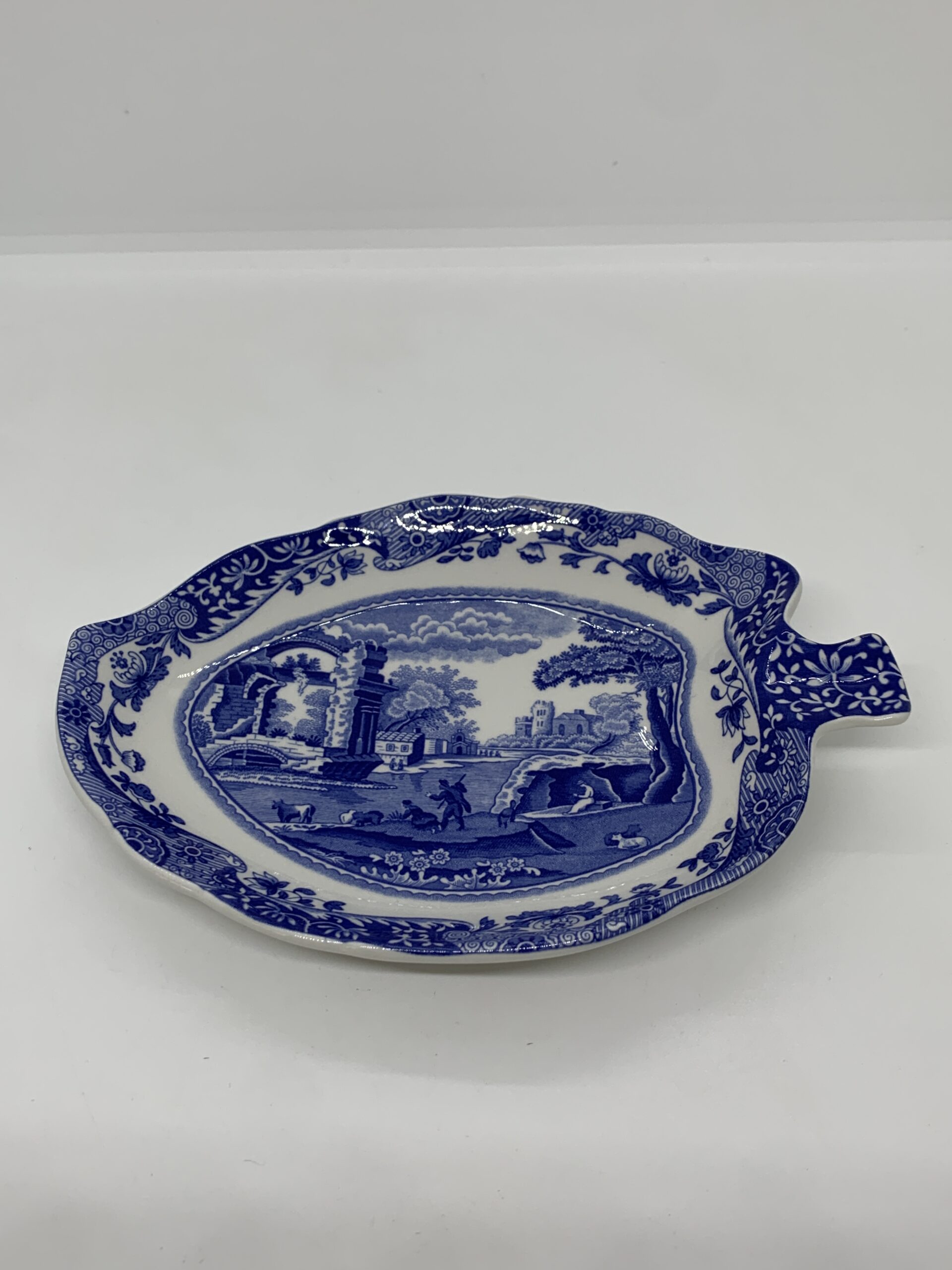 Blue and White Spode Leaf Plate 17cm - Vintage Keepsakes