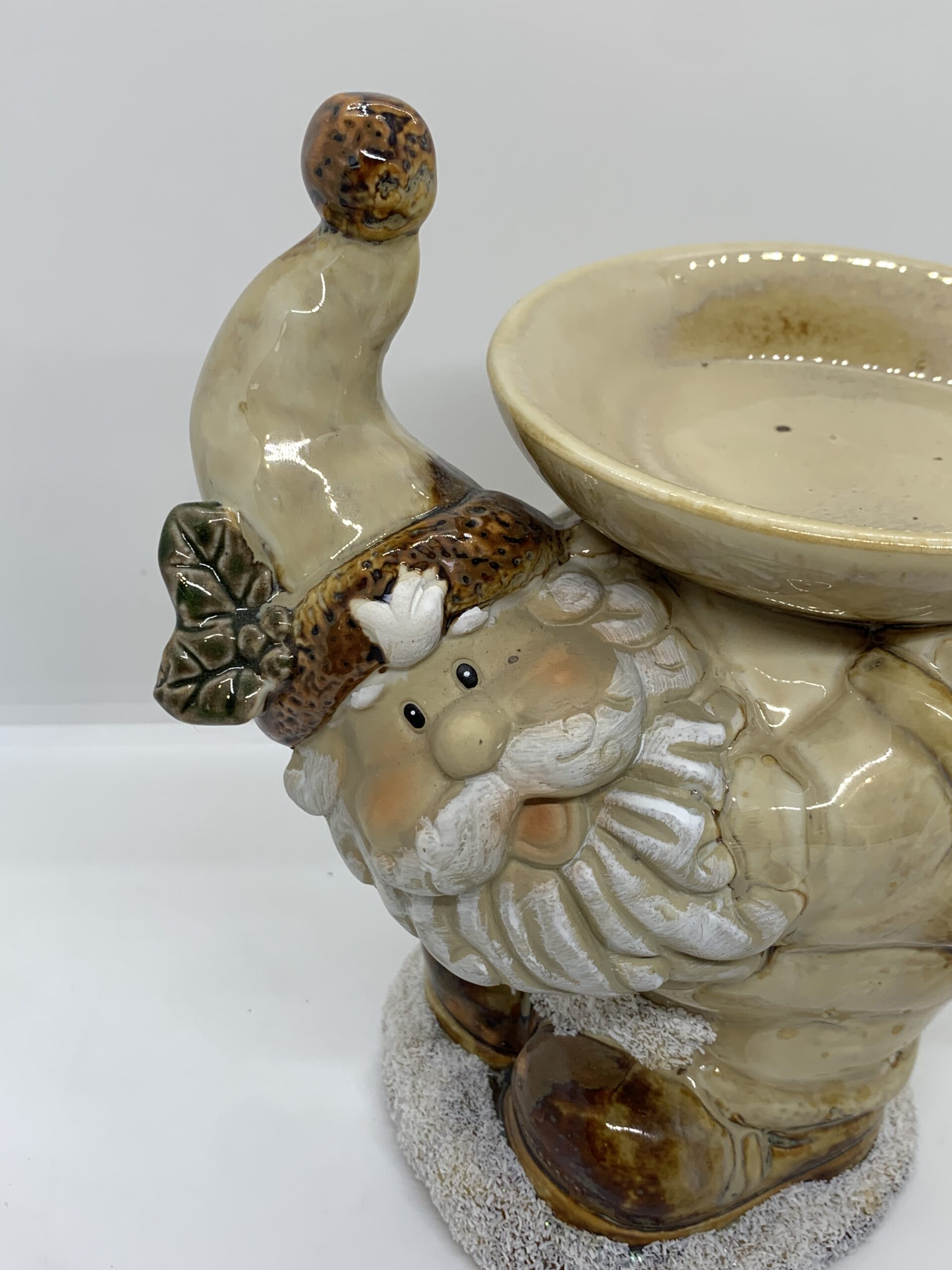 Santa Elevated Plate 17cm high - Vintage Keepsakes