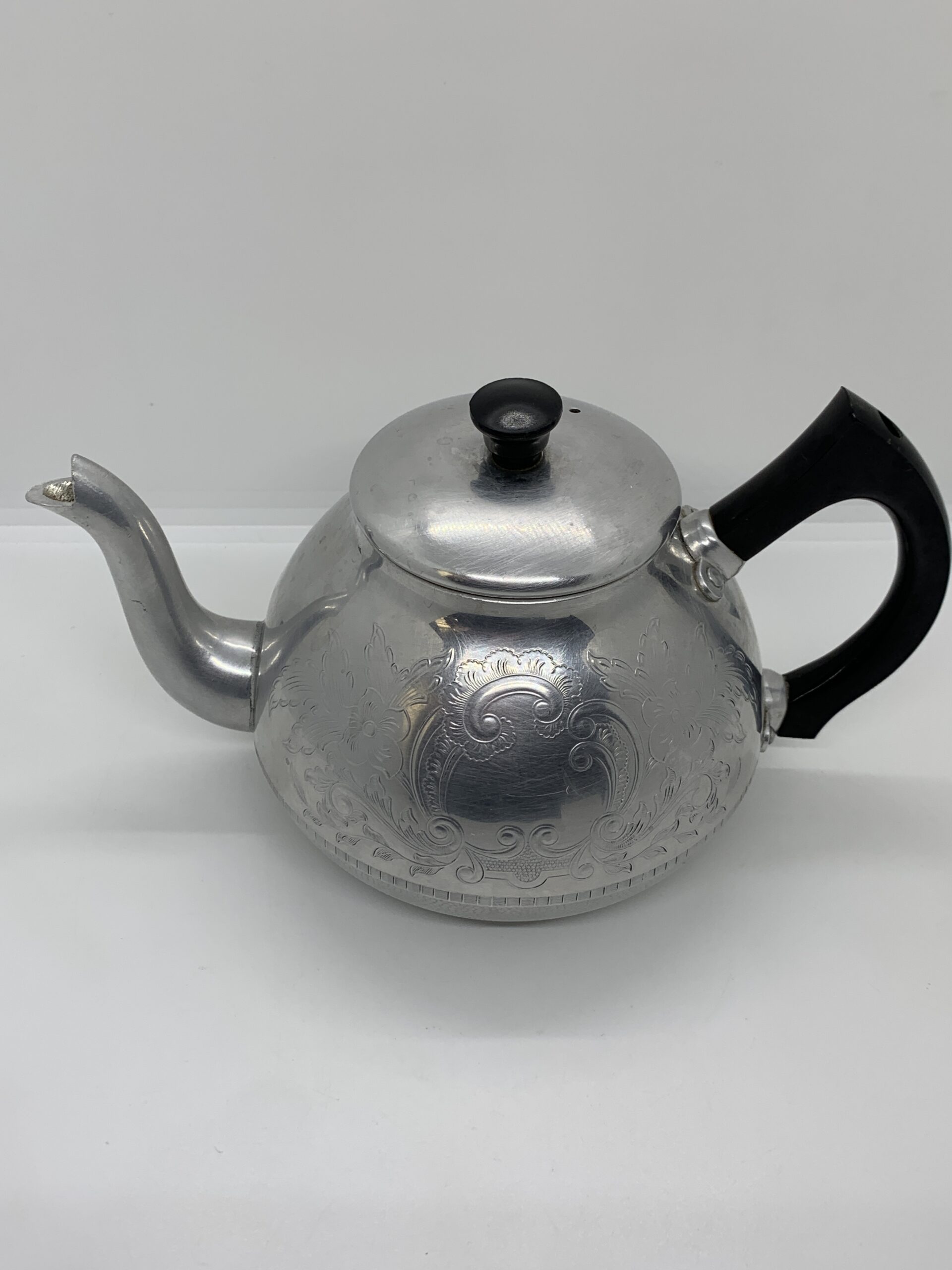 Vintage Swan Brand Aluminium 6 Cup Teapot - The Carlton - Vintage Keepsakes