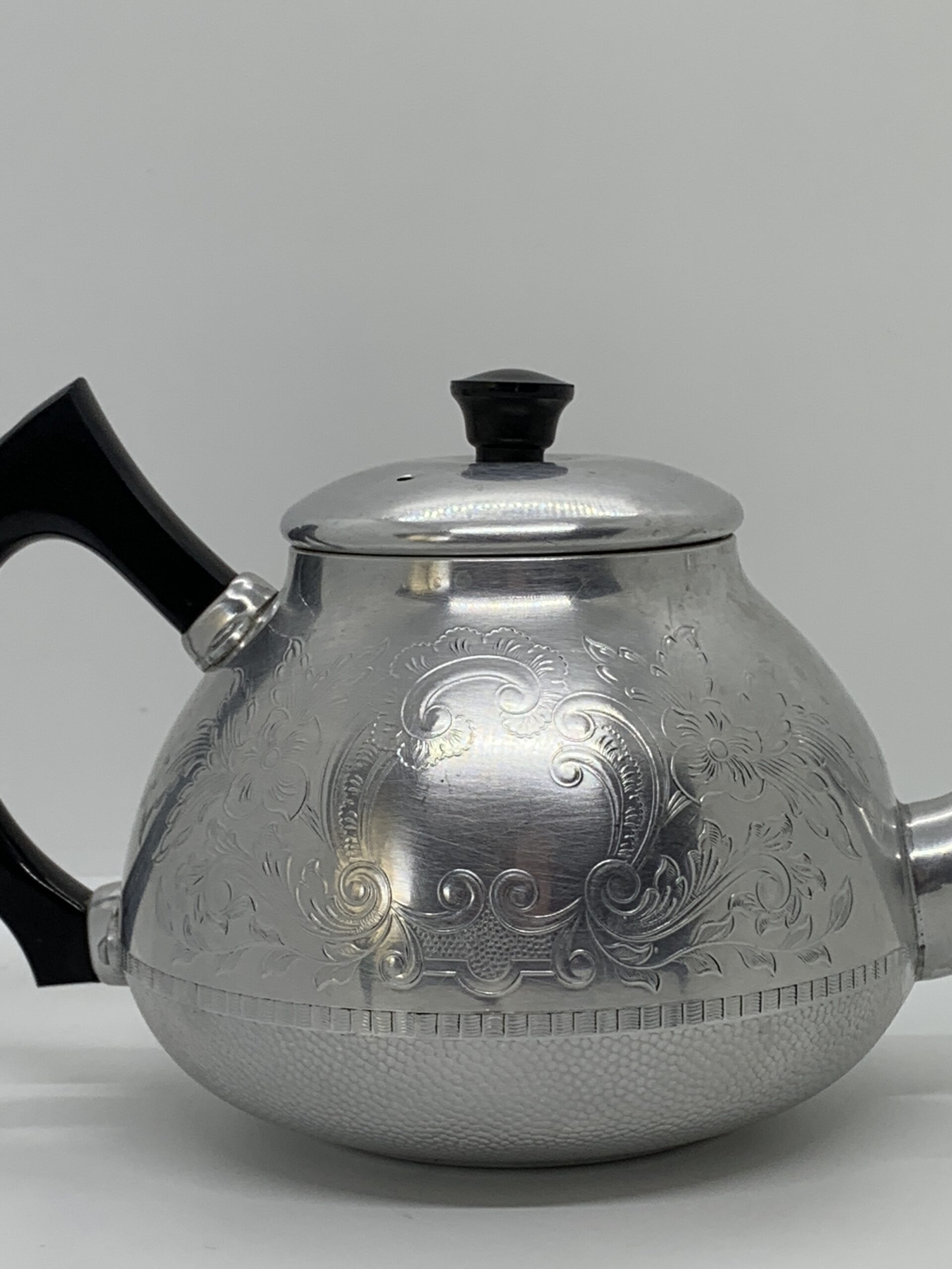 Vintage Swan Brand Aluminium 6 Cup Teapot - The Carlton - Vintage Keepsakes