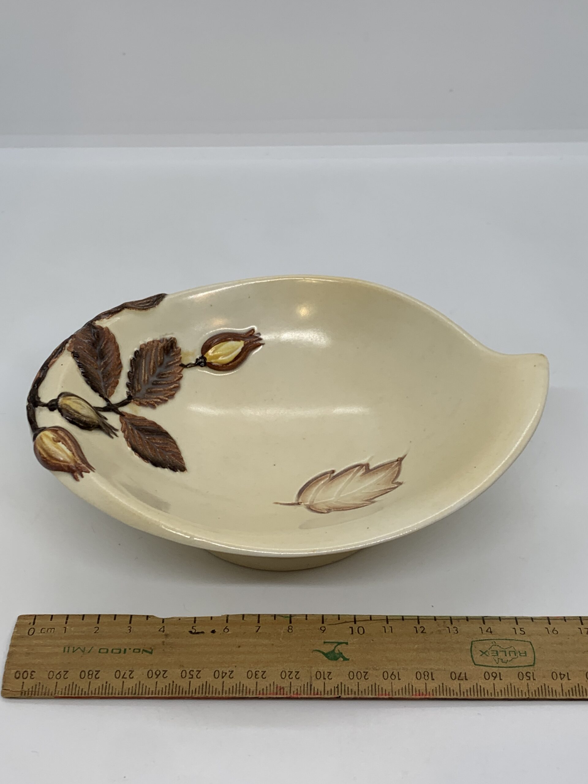 Carltonware Handpainted Footed Dish 2326 17cm - Vintage Keepsakes