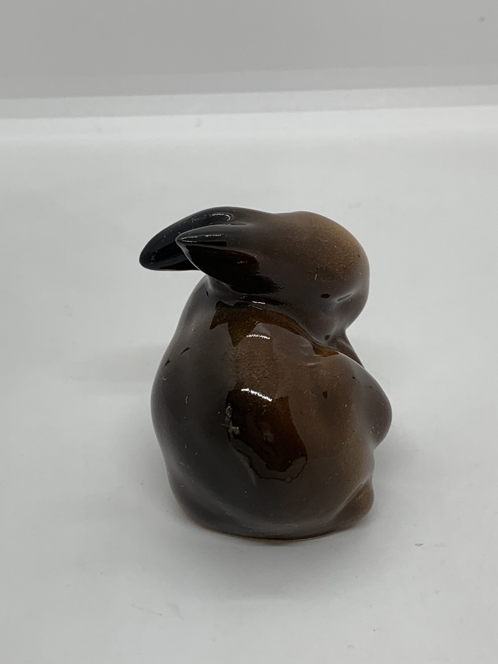 Vintage Beswick Pottery Ear Rubbing Bunny 824 - 6cm - Vintage Keepsakes