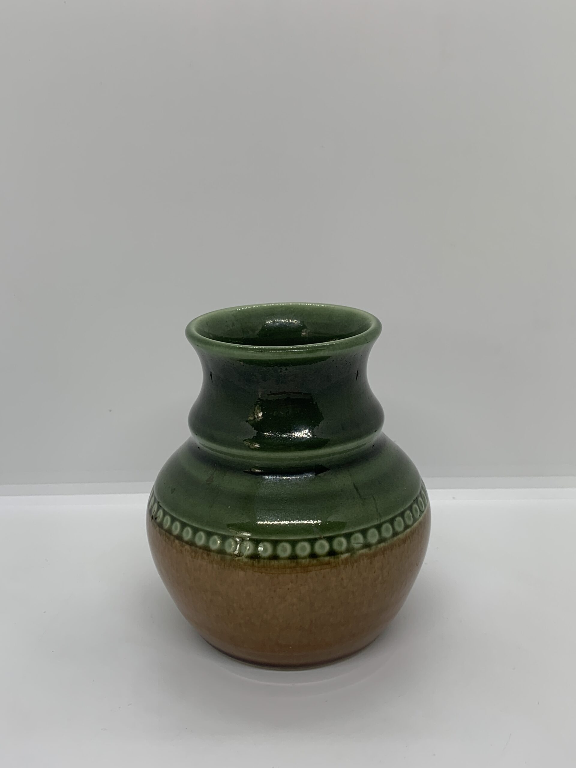 DC Lyons (1993) Green Brown Australian Bendigo Pottery Vase 12cm ...