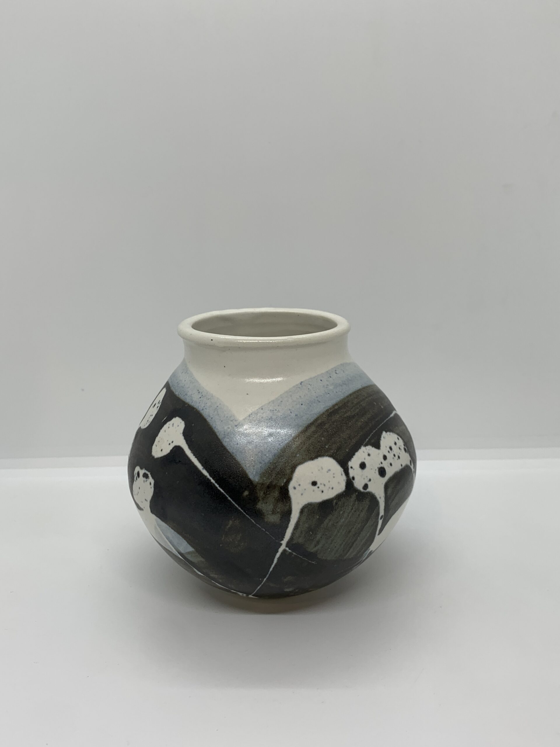Studio Pottery Vase - incised signature to base - 10cm - Vintage Keepsakes