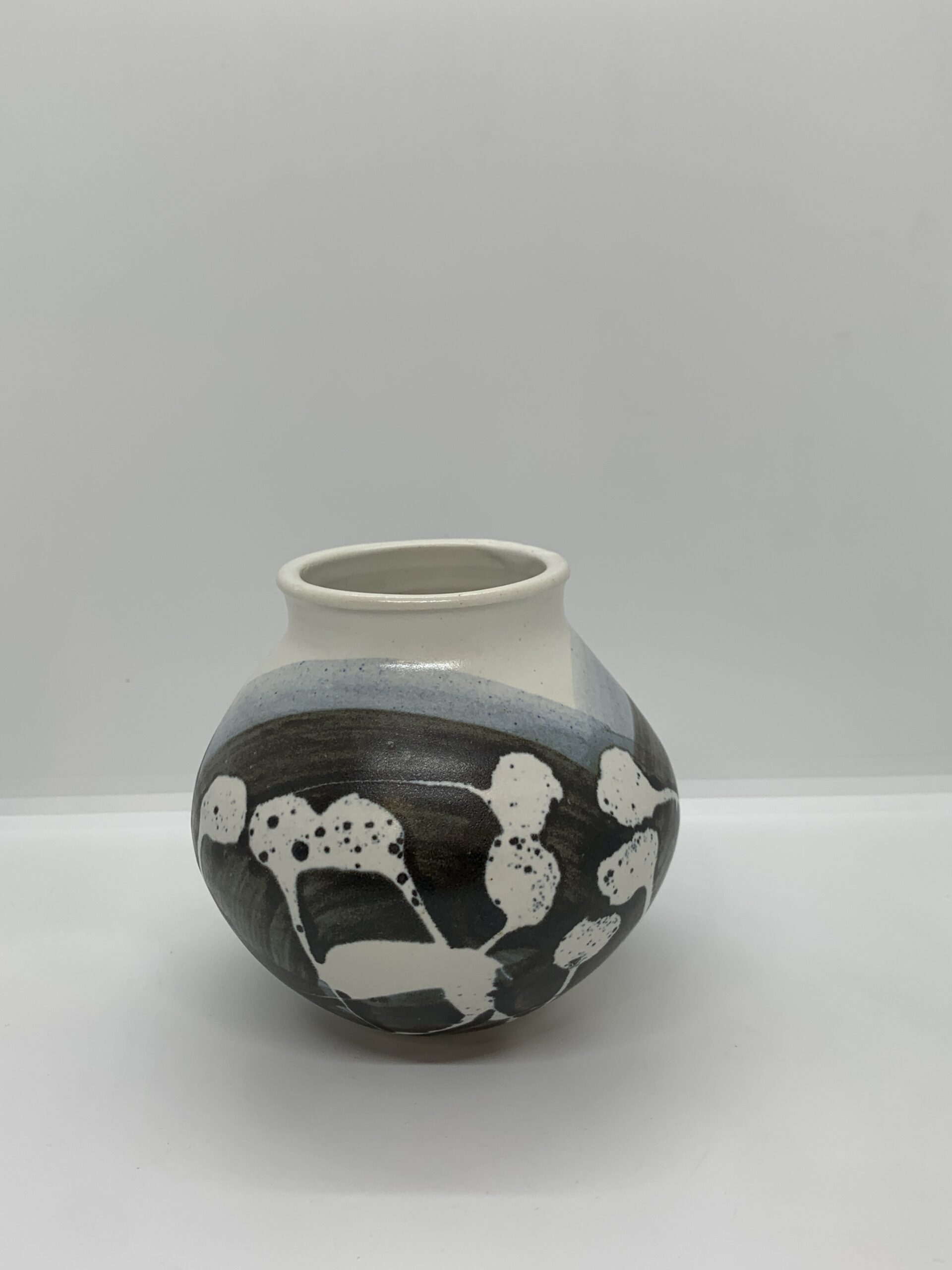 Studio Pottery Vase - incised signature to base - 10cm - Vintage Keepsakes