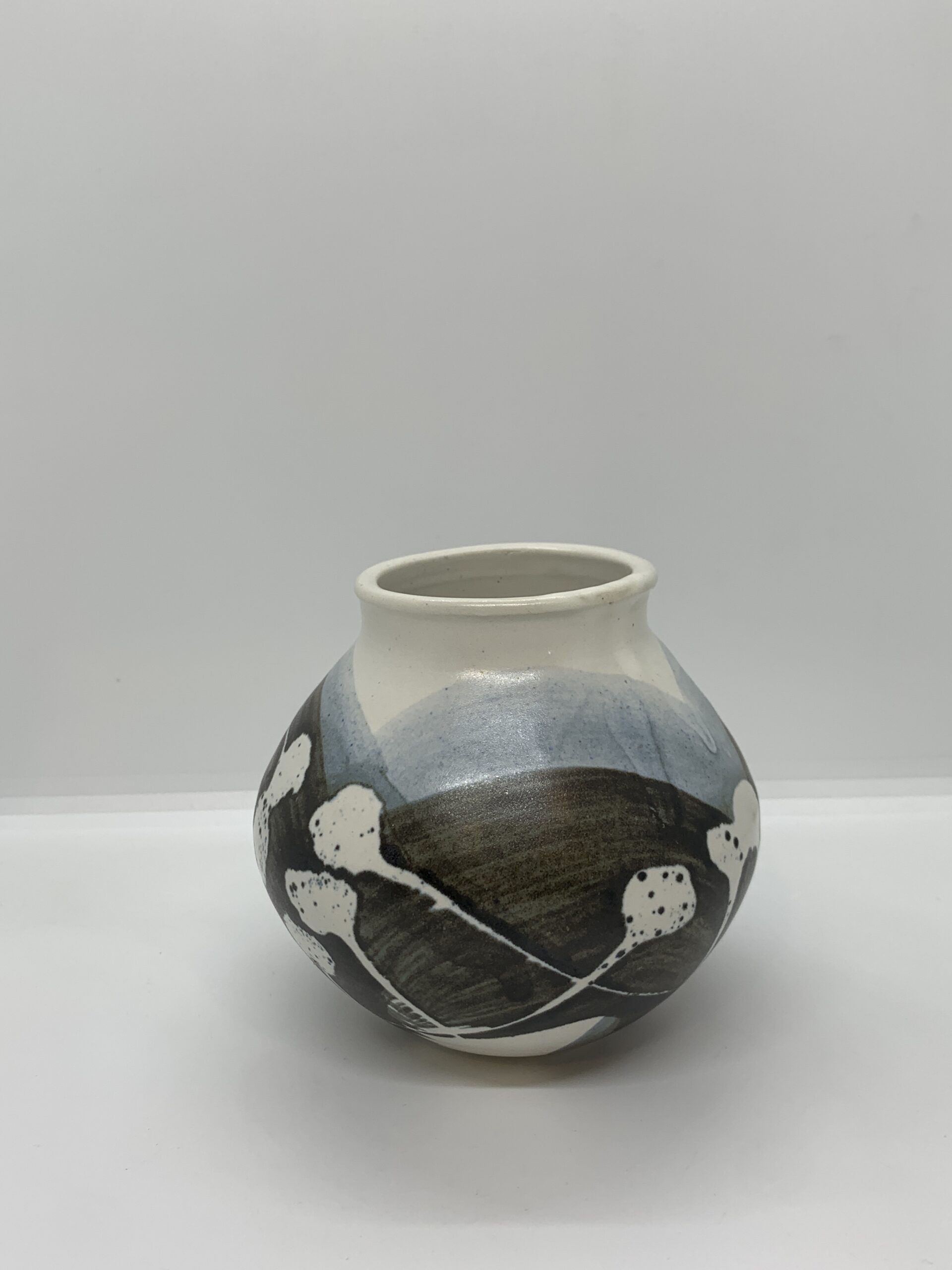 Studio Pottery Vase - incised signature to base - 10cm - Vintage Keepsakes